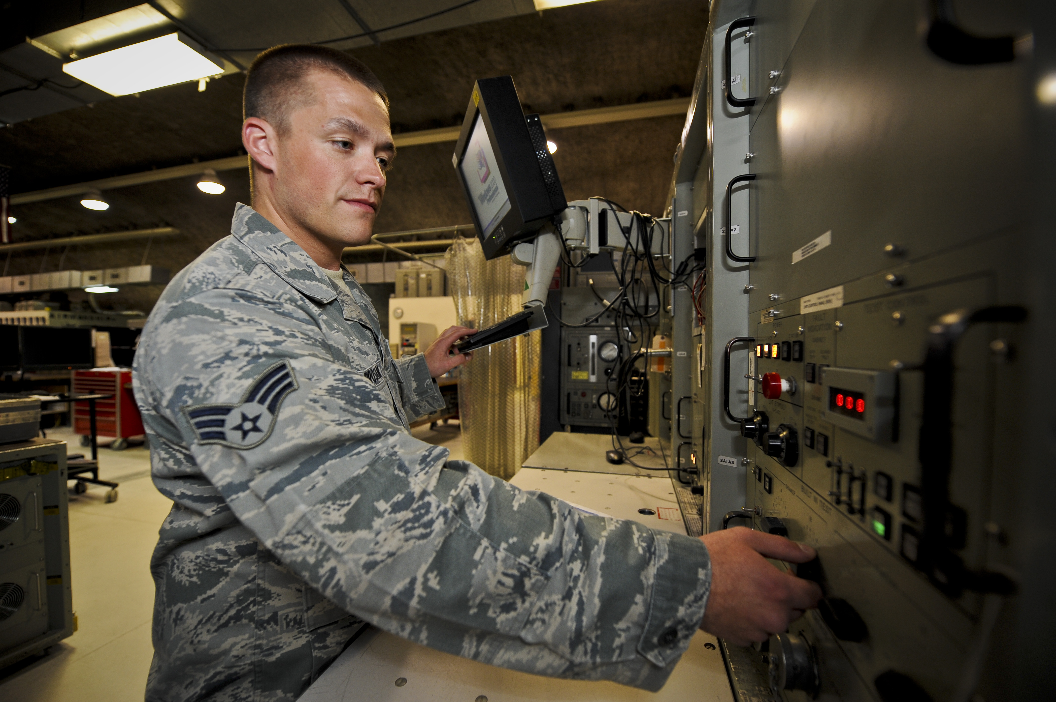 Avionics puts bombs on target, keeps Airmen safe > Air Combat Command ...