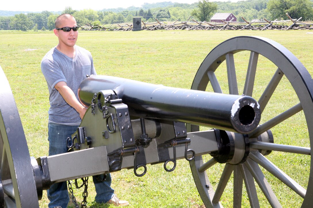 MCSCG Marines Honor Historic Civil War Battle