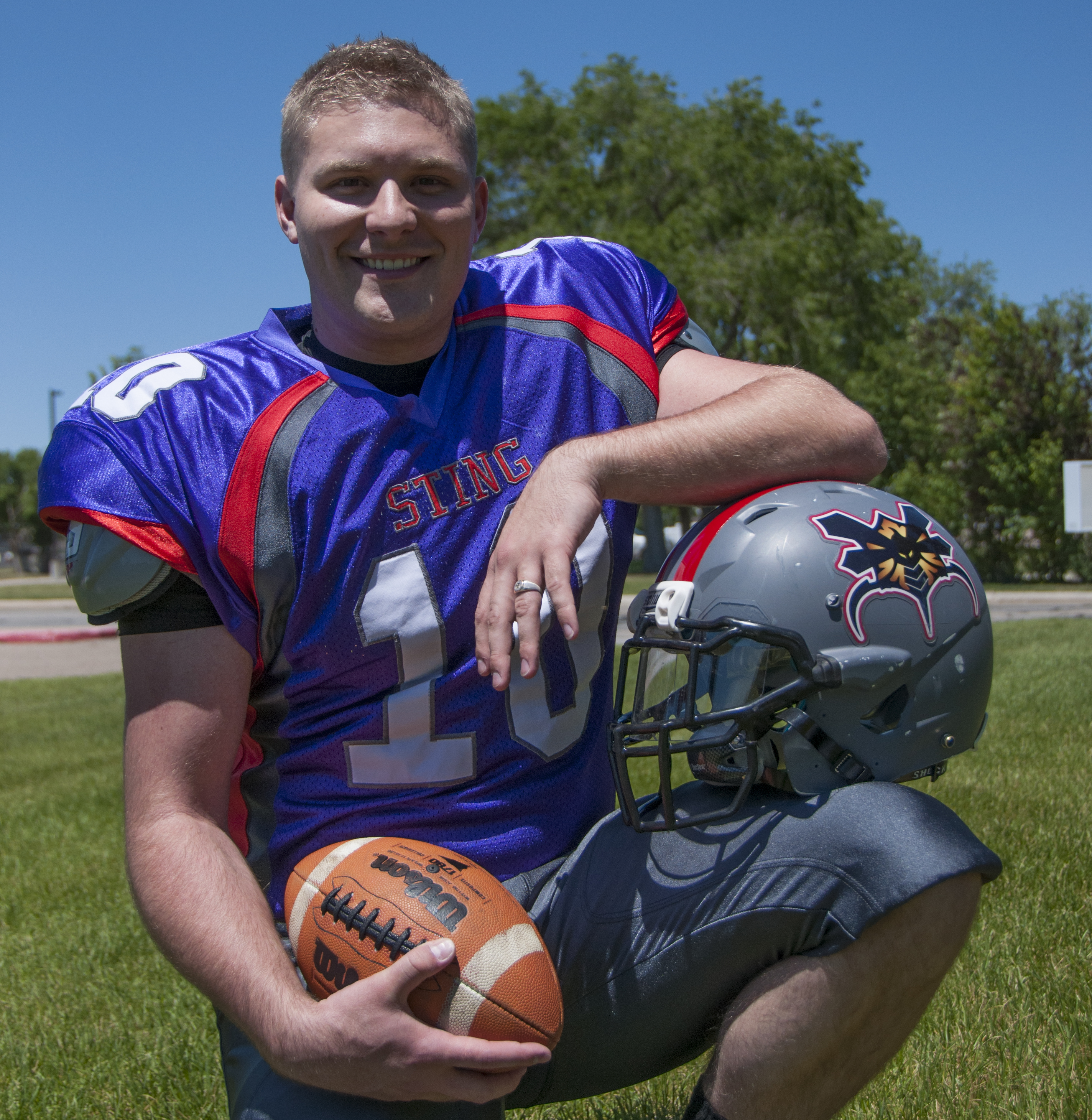 Hill reservist moonlights as quarterback > Air Force Reserve Command ...