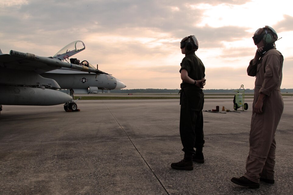 Gulf Coast gets ‘Red Devils’ visit > United States Marine Corps ...