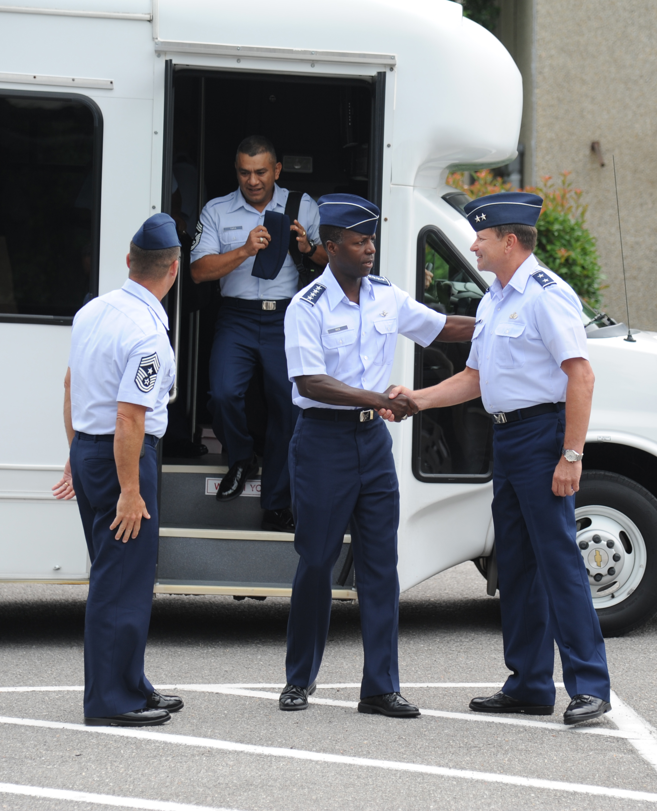 AETC commander tours Keesler > Air Education and Training Command ...