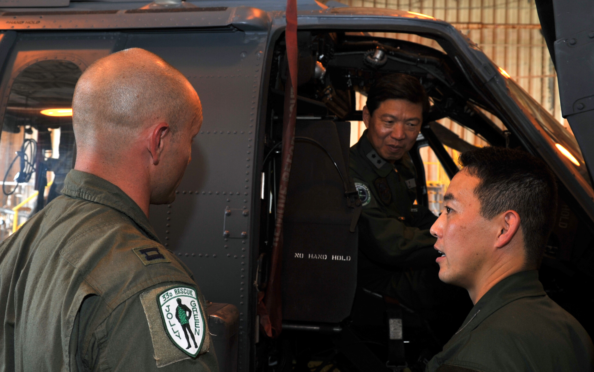 JASDF rescue squadron leaders visit Kadena