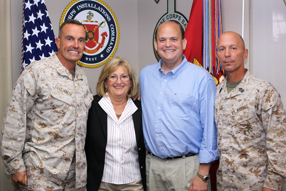 Congressional Delegation Black visits base > United States Marine Corps ...