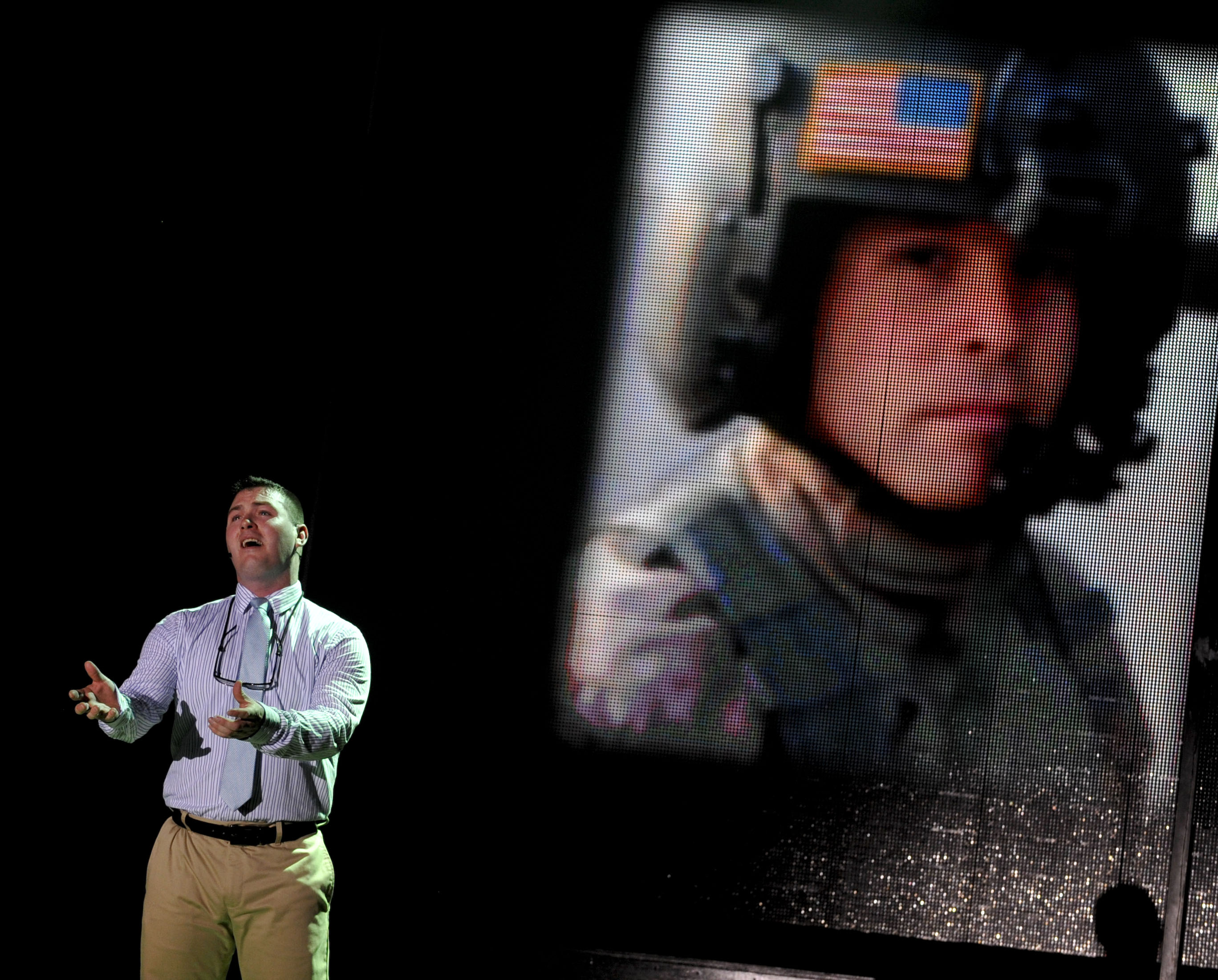 Singing Soldier storms stages > Air Combat Command > Article Display