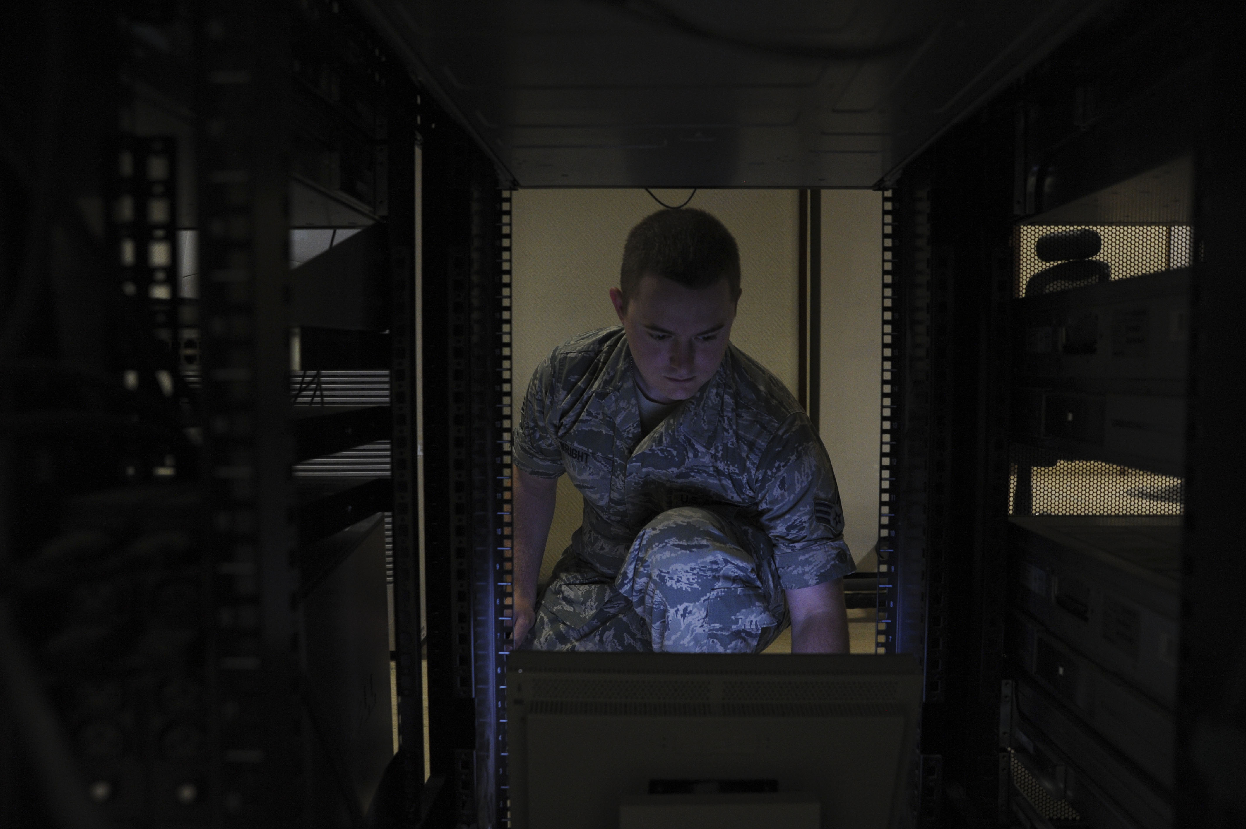 Communications keep deployed Airmen plugged in > U.S. Air Forces ...