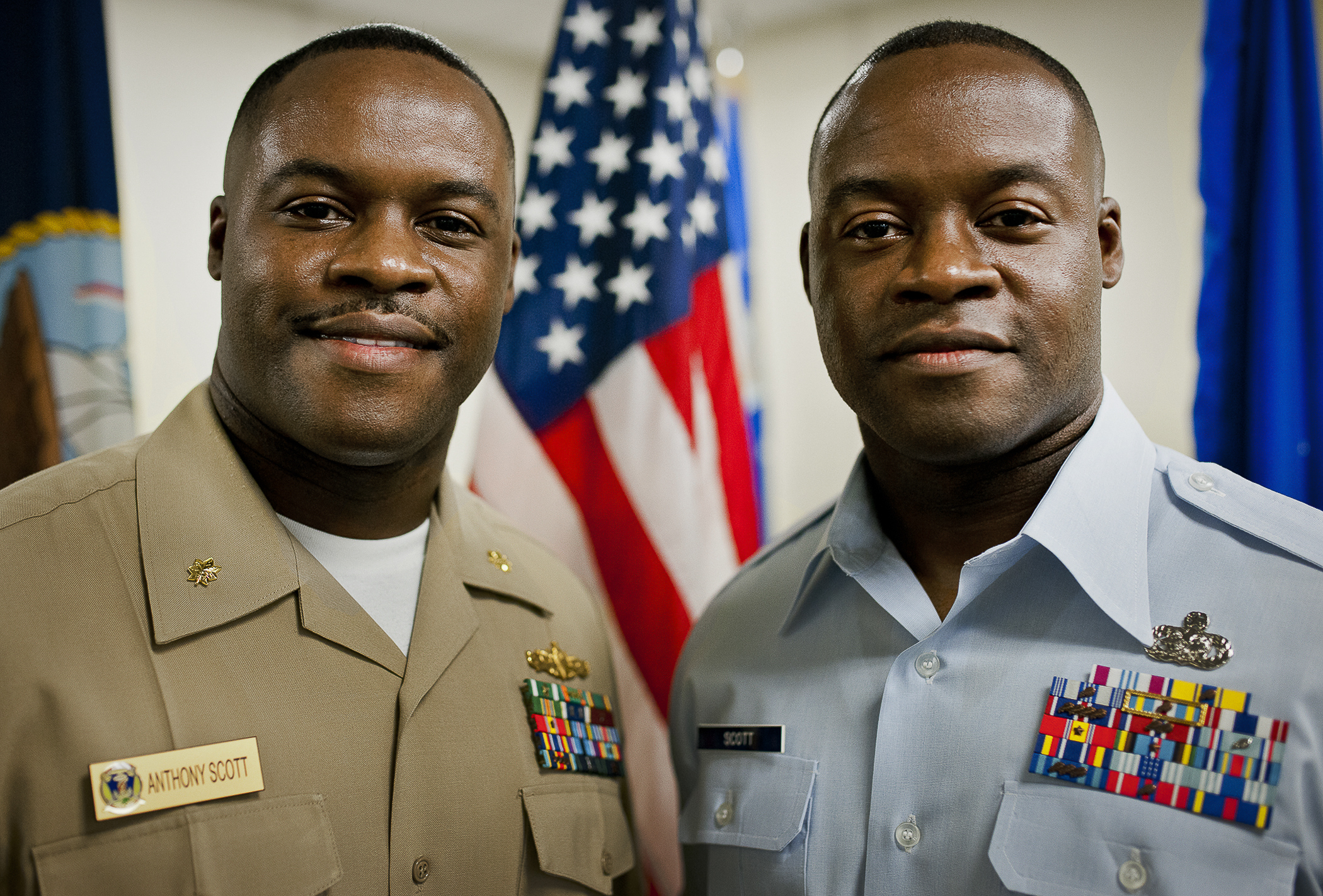 Twins complete long-awaited reenlistment > Air Force > Article Display