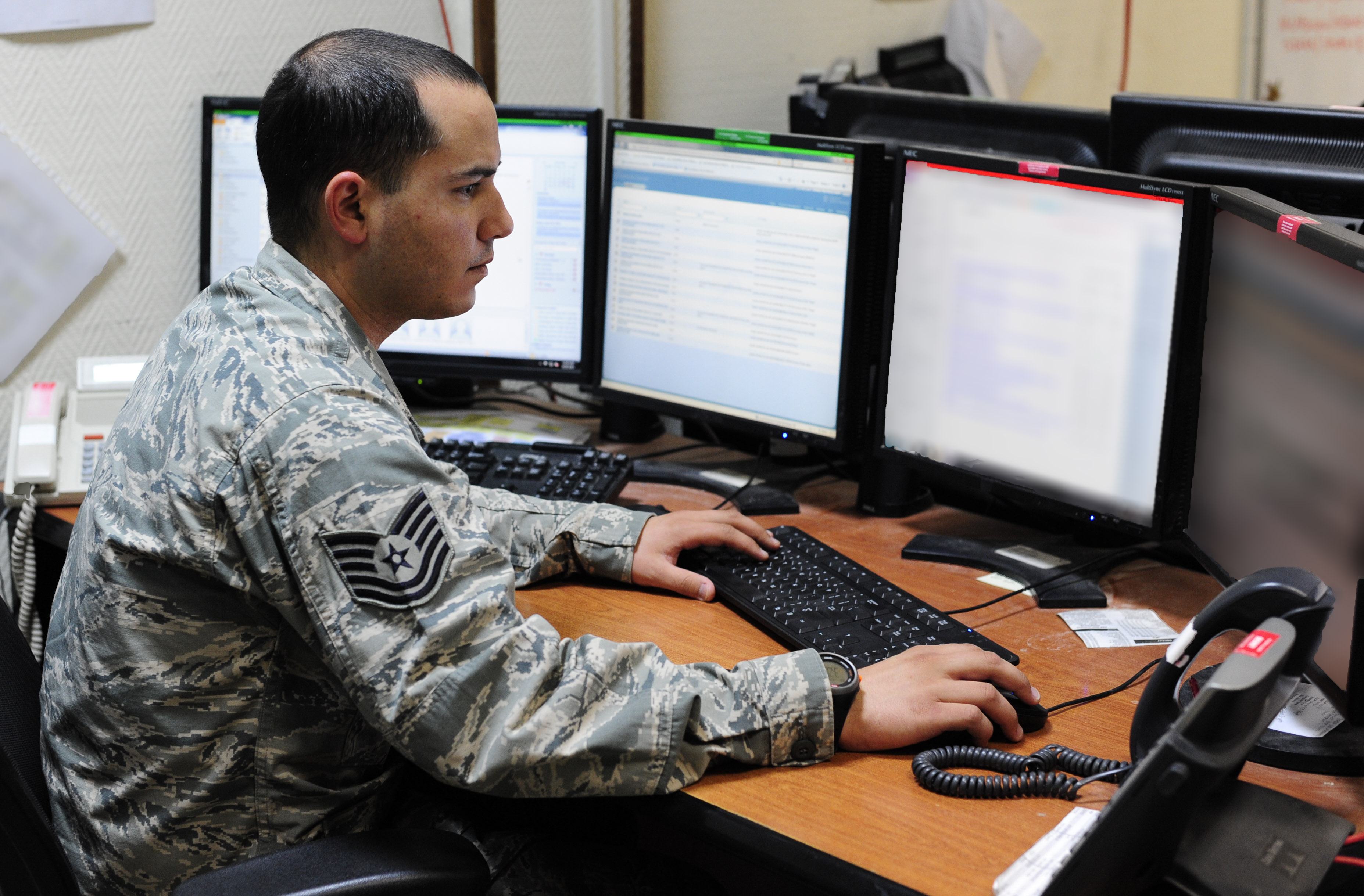 Communications keep deployed Airmen plugged in > U.S. Air Forces ...