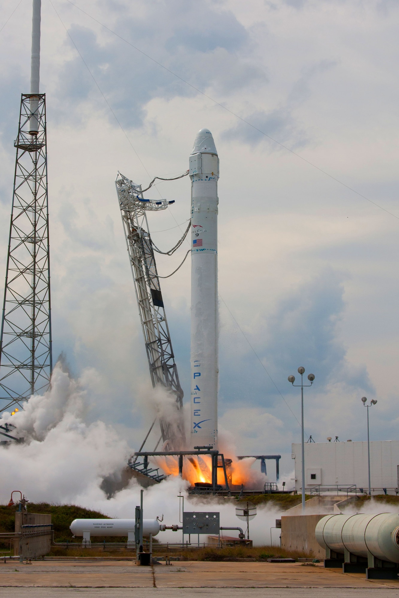 falcon 9 dragon launch