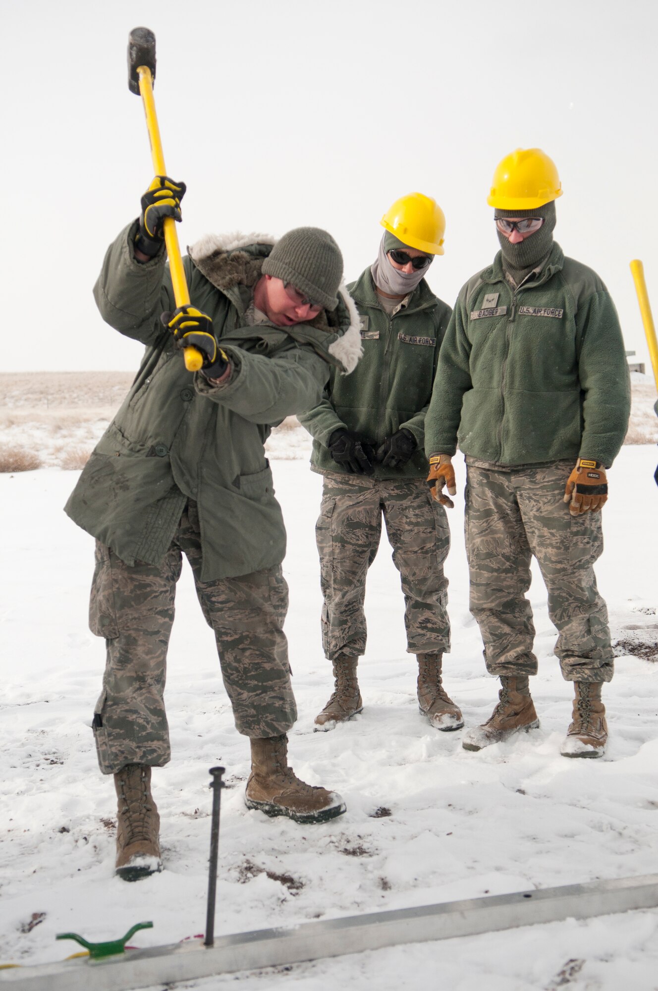 90th CES Airmen train to build cold-weather shelter > F.E. Warren Air ...