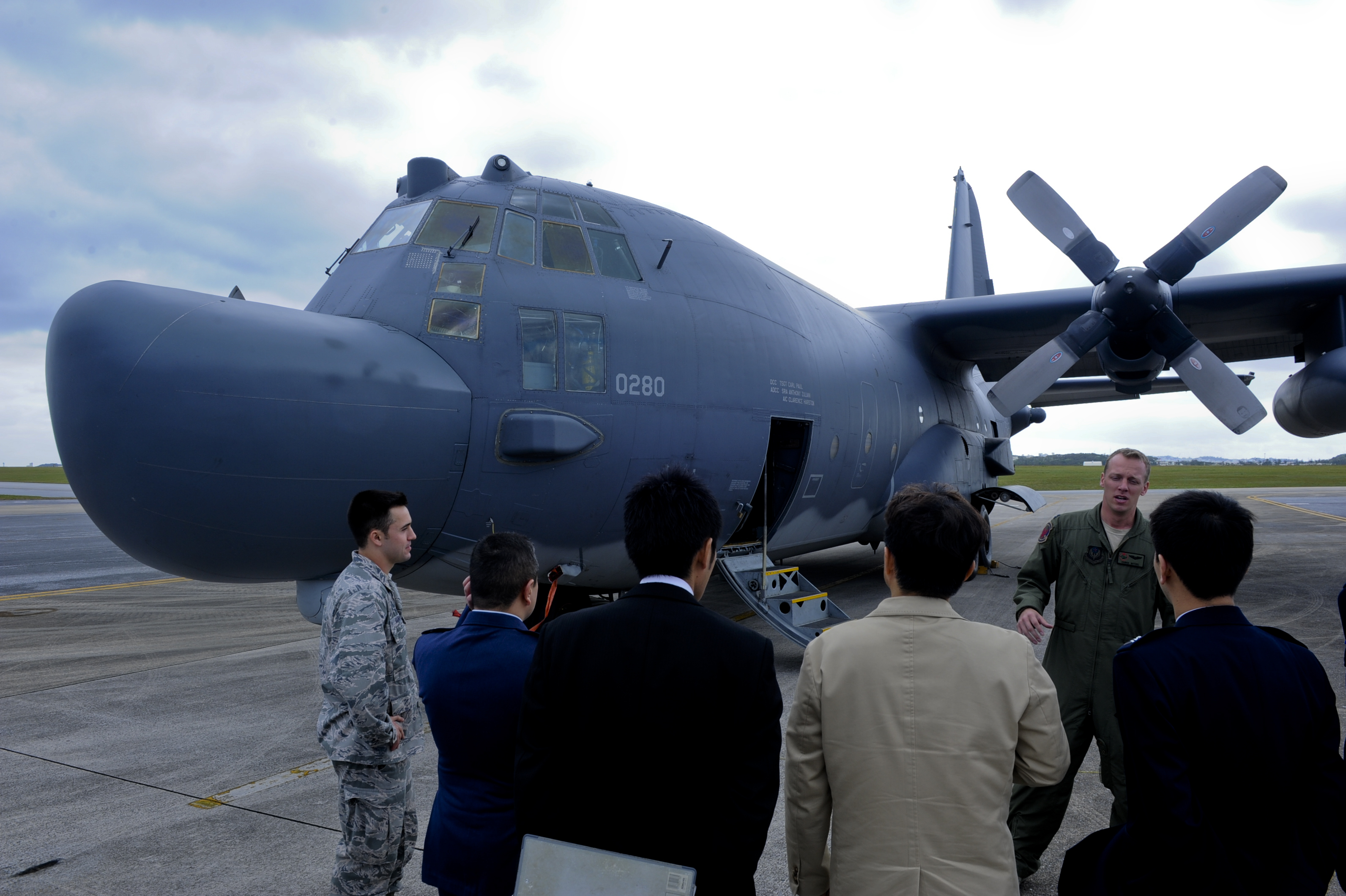 JASDF visits the 353rd SOG