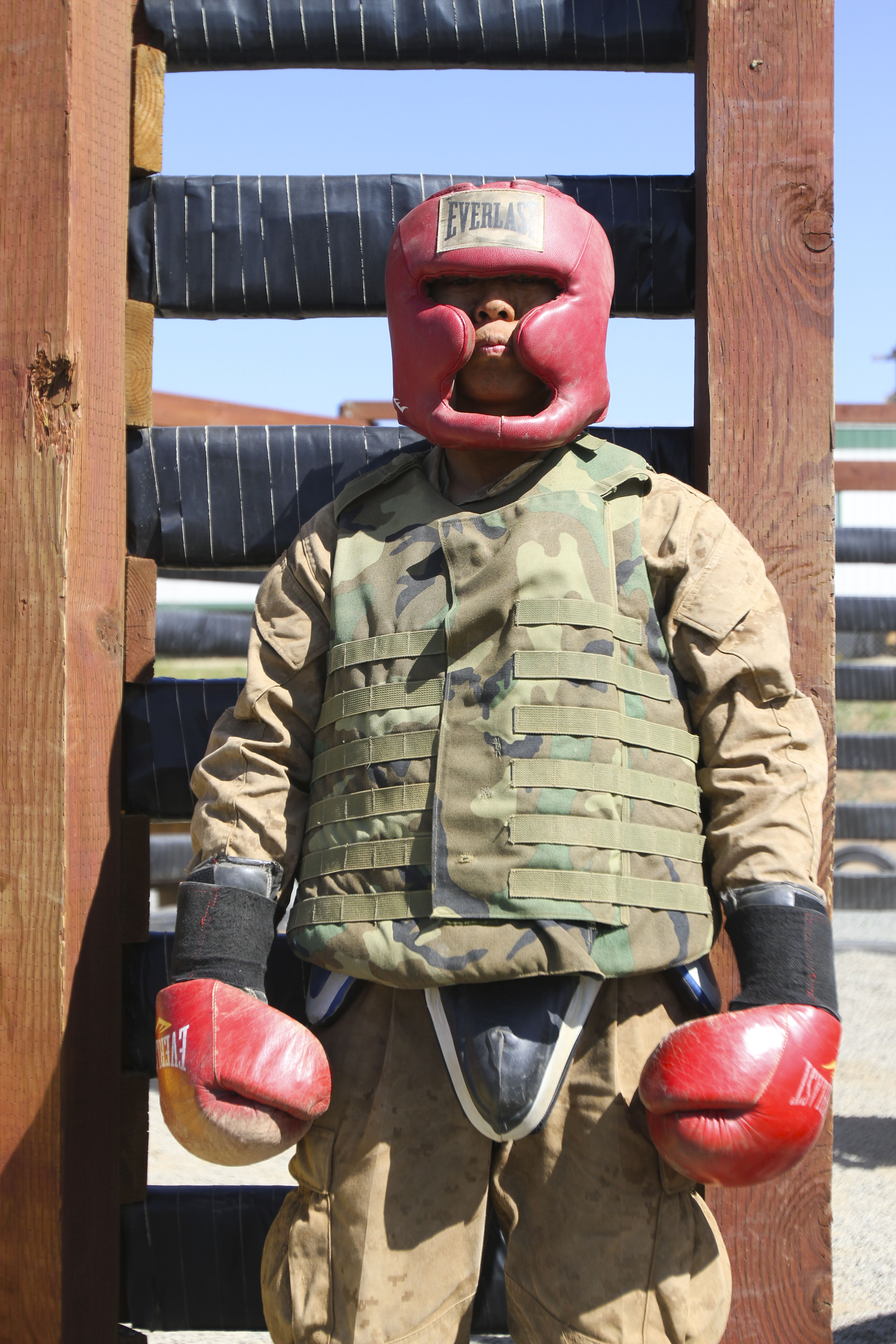 Recruits gain confidence, adaptability with sparring > Marine Corps ...