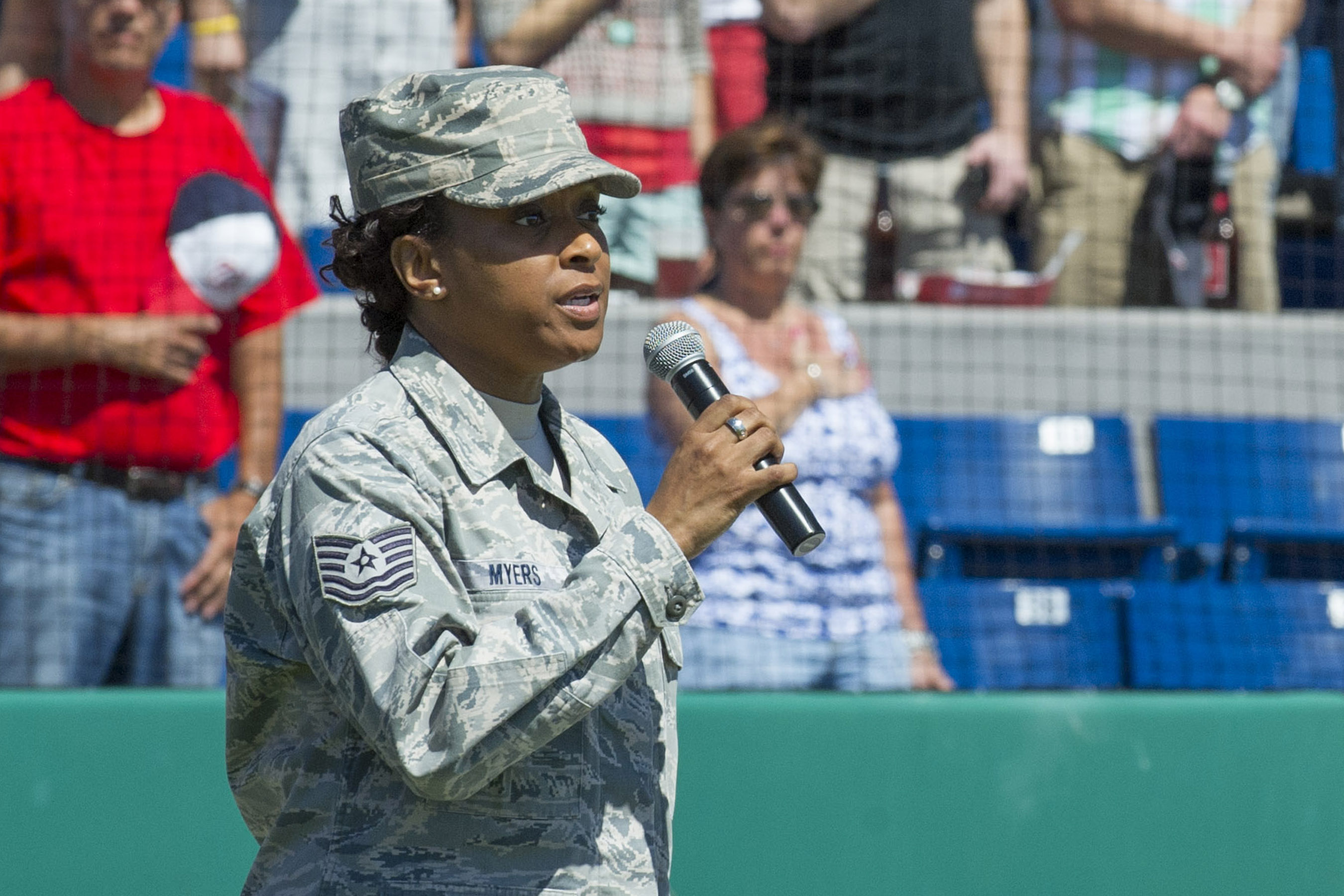 Reservist sings national anthem at Washington Nationals' Military ...