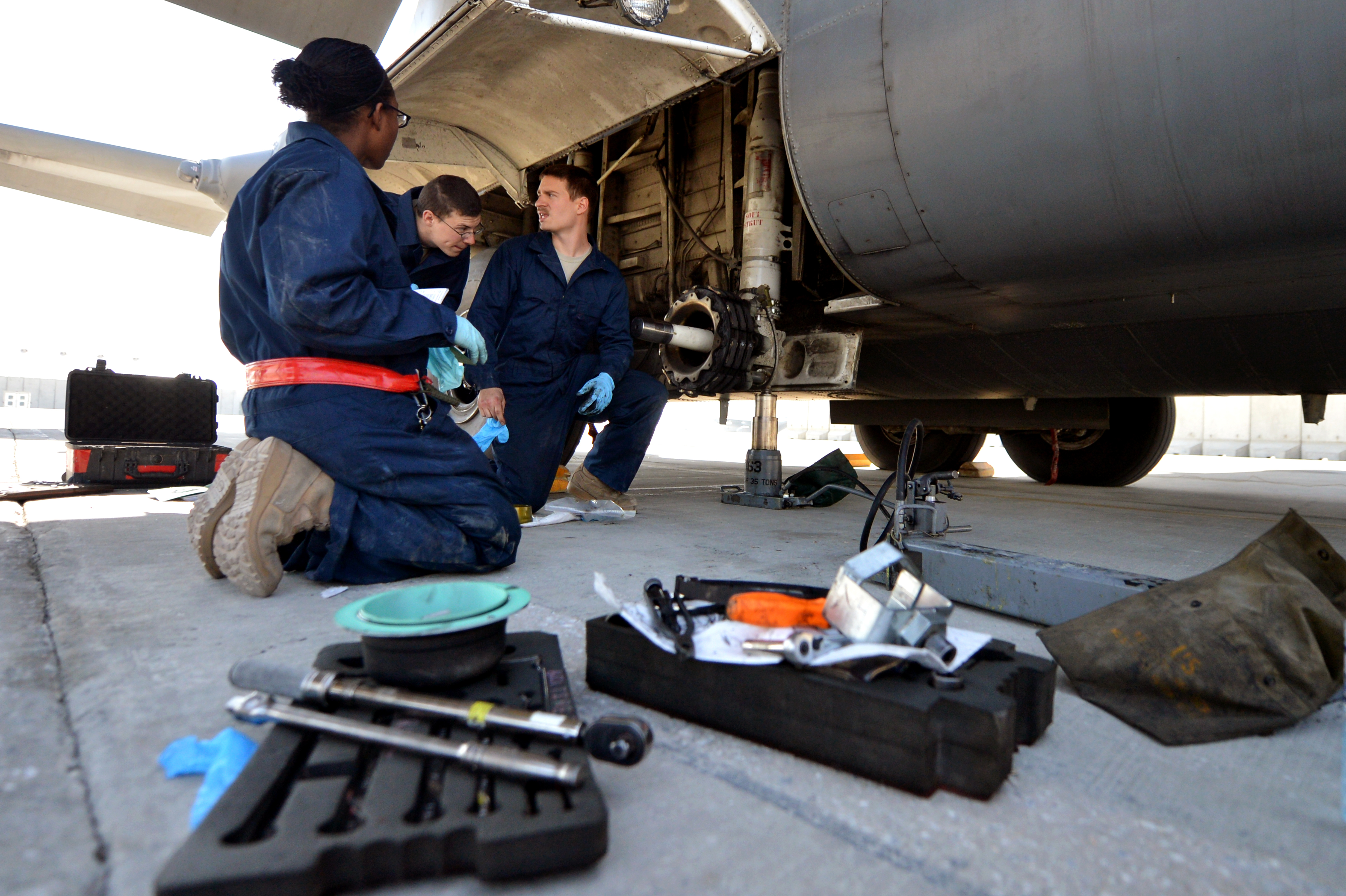 C-130 maintainers keep 'em flying > Air Mobility Command > Article Display