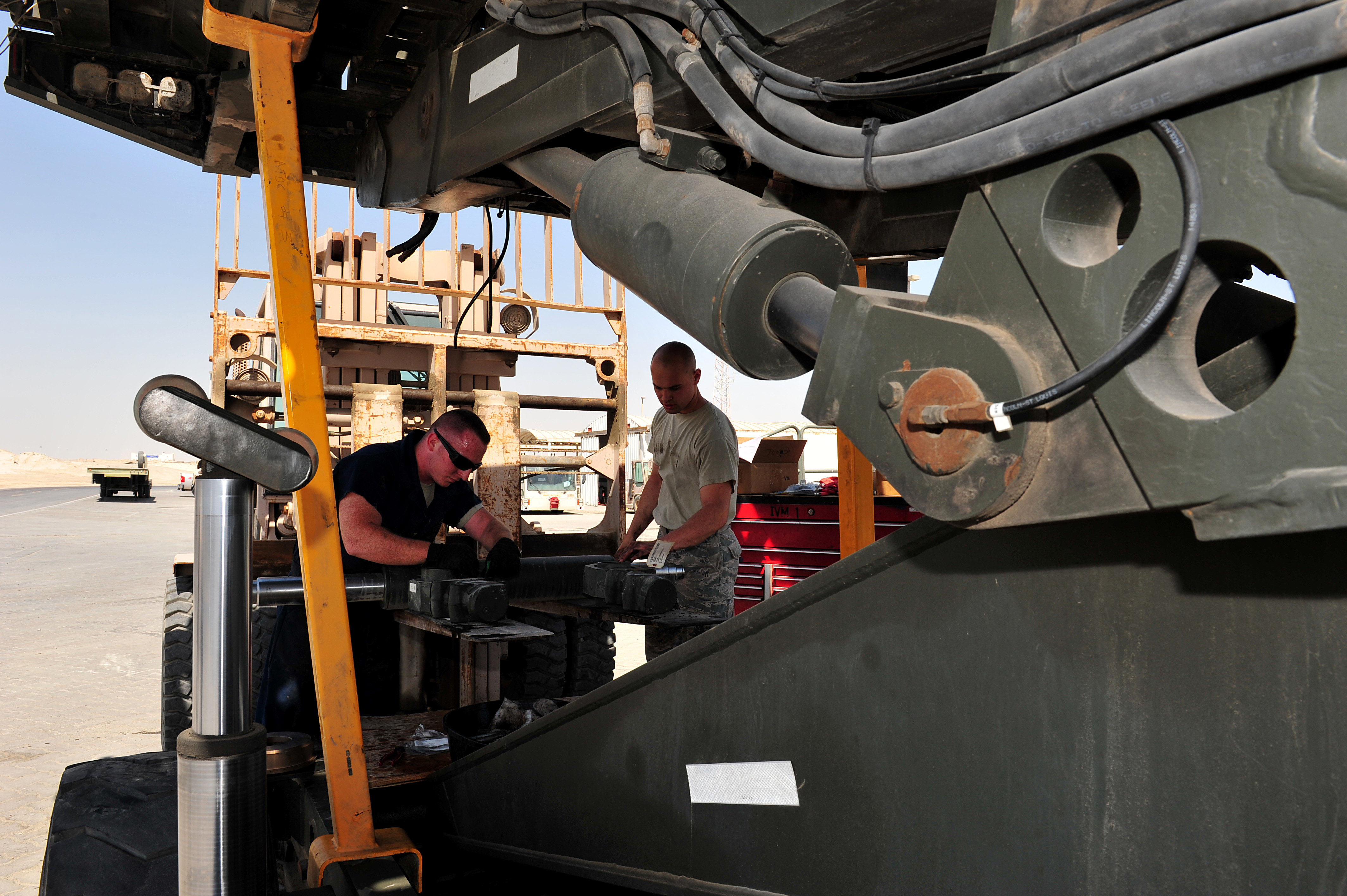 Vehicle maintainance keeps the wheels turning > U.S. Air Forces Central ...