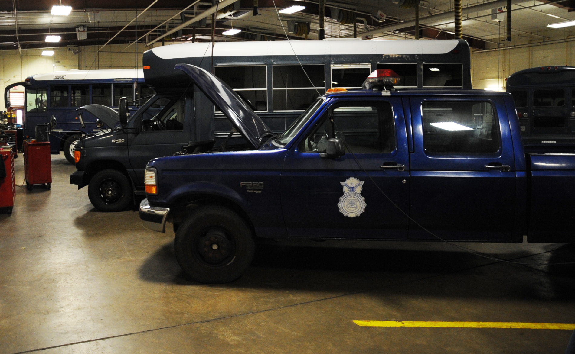 2 LRS mechanics keep engines running > Barksdale Air Force Base > Display