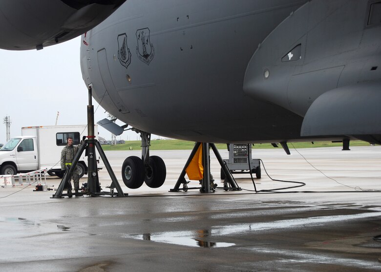 733rd AMS Aircraft Maintenance - not typical maintenance unit > Air ...