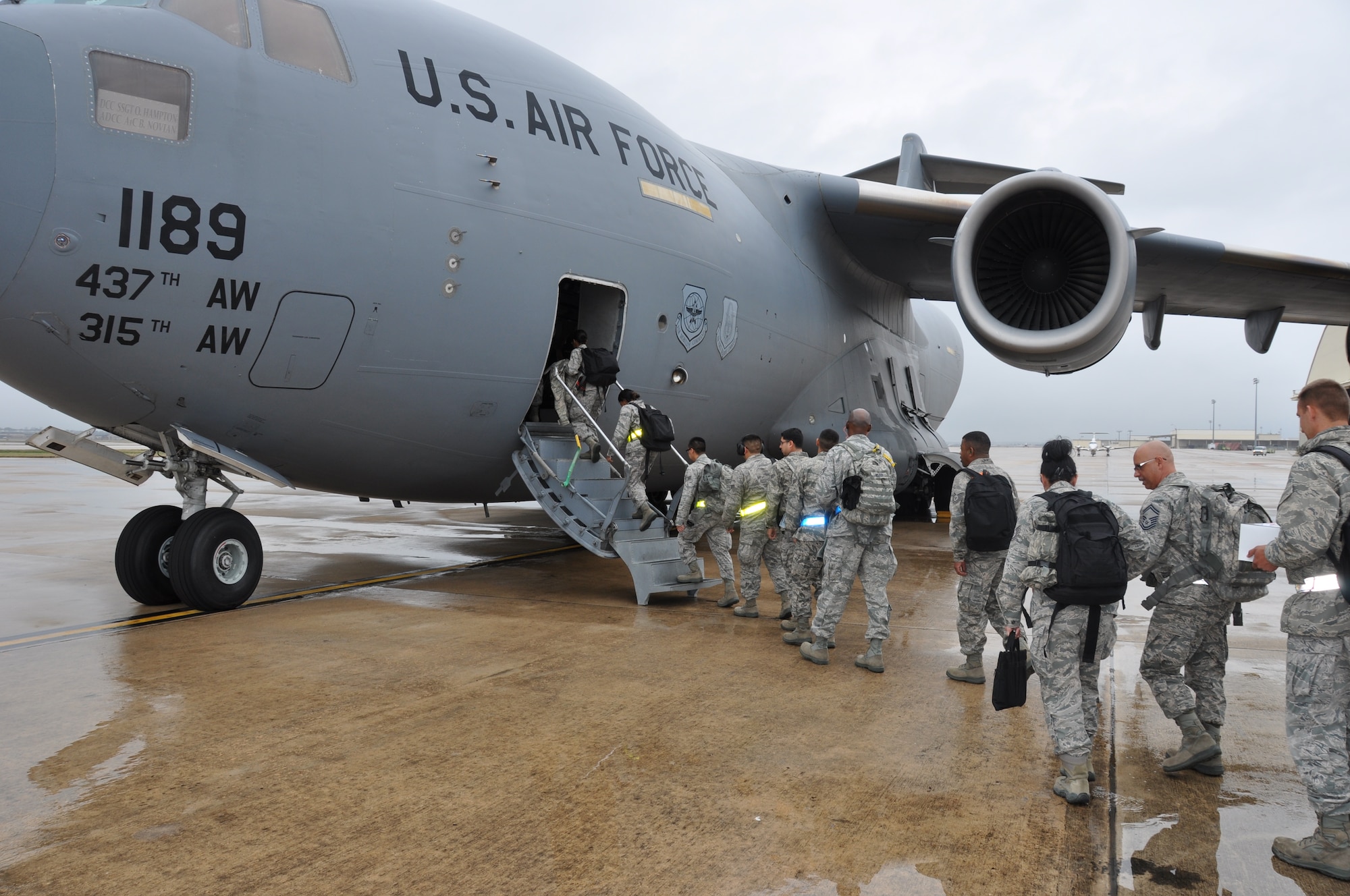 Aerial port squadrons depart on joint Annual Tour > 433rd Airlift Wing ...