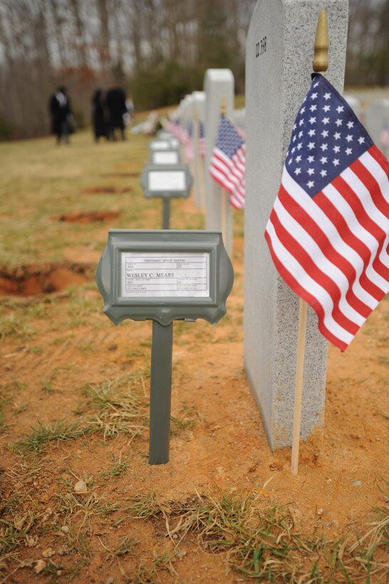 27 veterans, 7 spouses laid to rest at Quantico National Cemetary