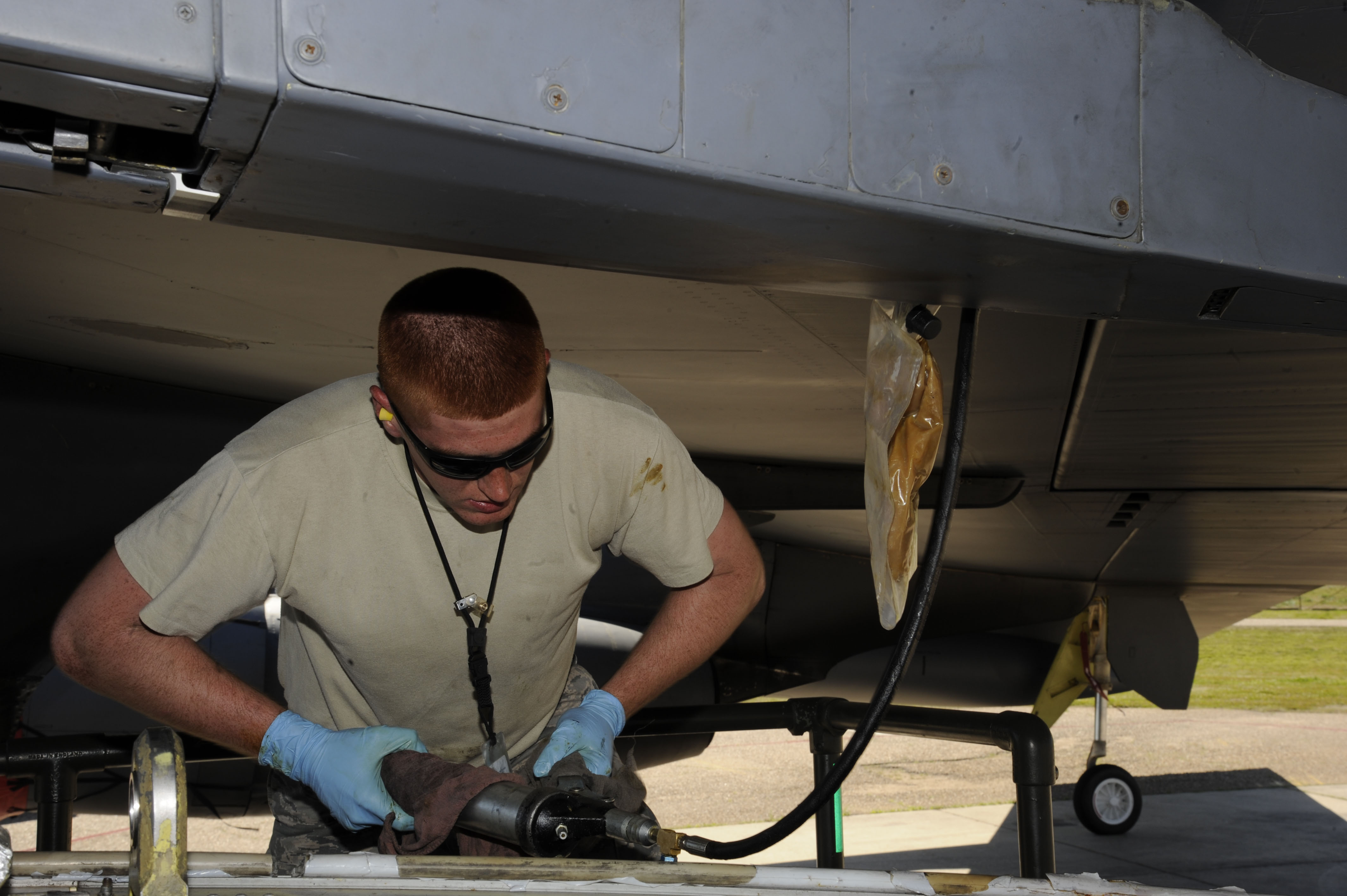 2 MXG Airmen maintain readiness with weapons loading > Barksdale Air ...
