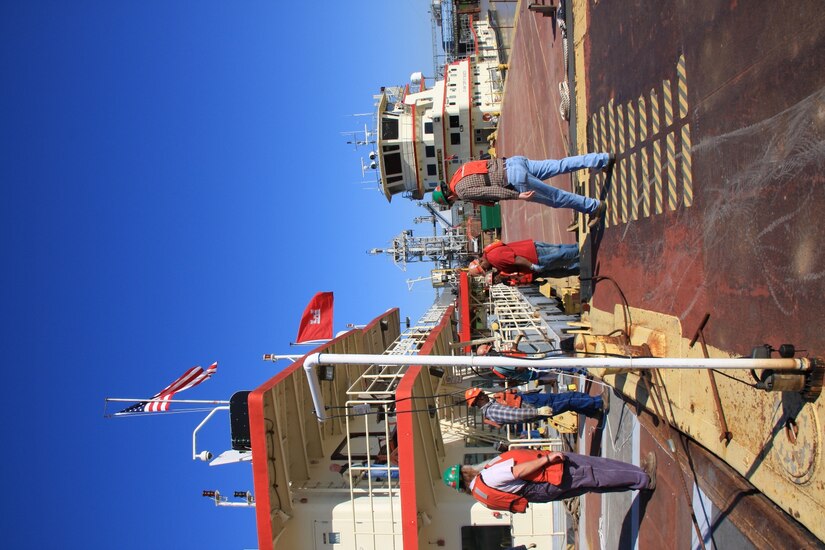 Mat Sinking Unit Ends Revetment Season > Vicksburg District > News Releases