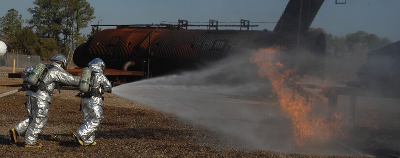 Firefighters turn up the heat during training > Joint Base Langley ...