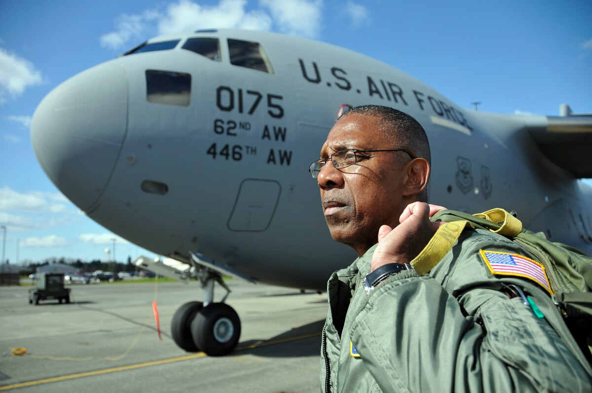 Reserve loadmaster completes career with 40 years of service > 446th ...