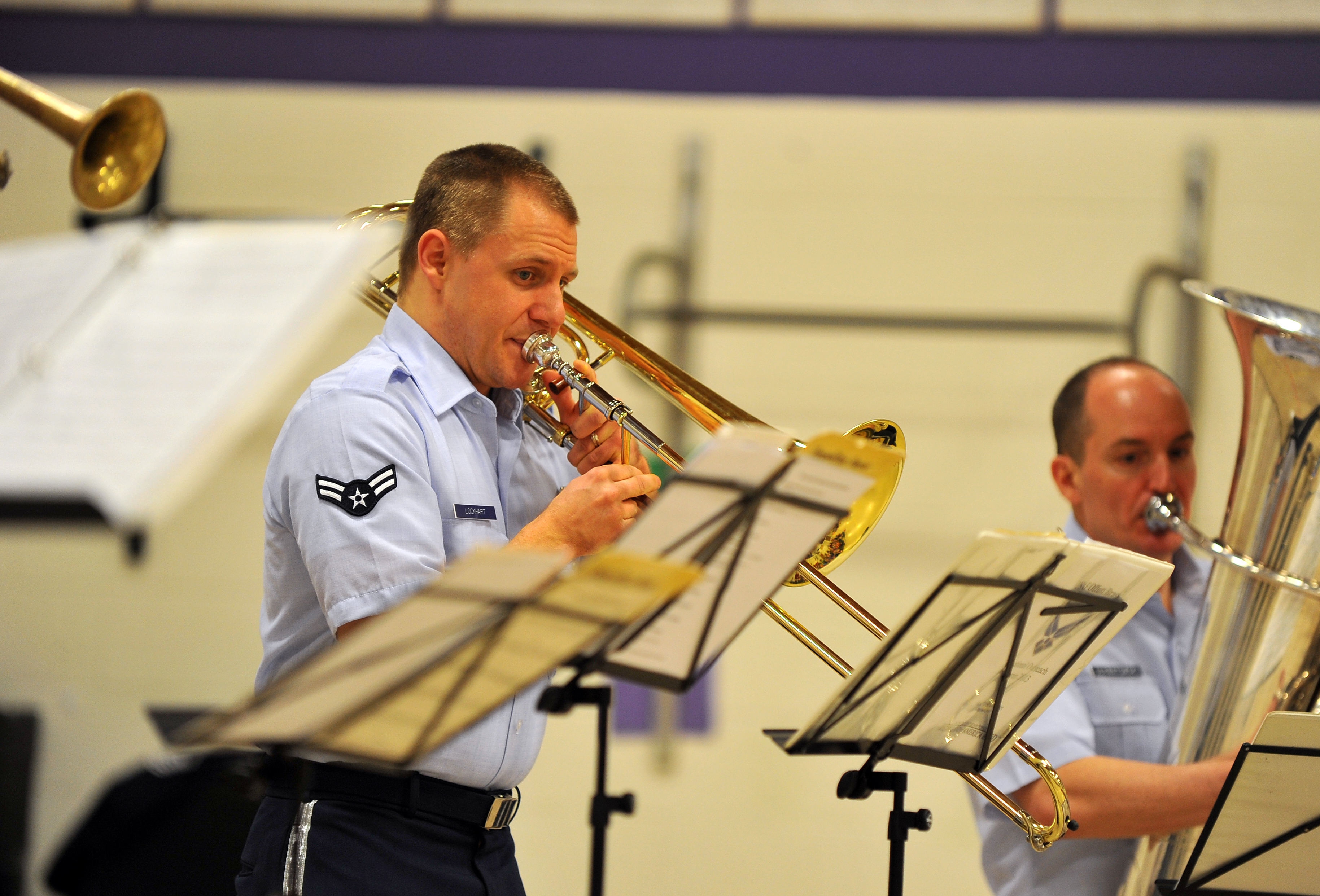 Heartland Of America Band entertain local youth > Offutt Air Force Base ...