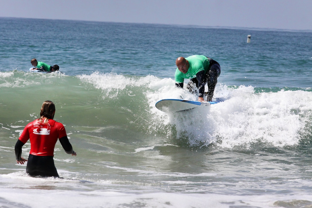 Wounded warriors get ride therapeutic waves