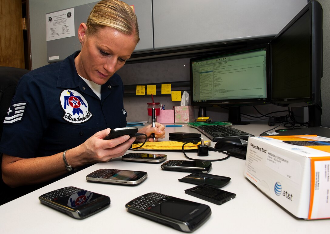 Air Force Tech. Sgt. Sharon Tyree programs BlackBerrys for use on ...