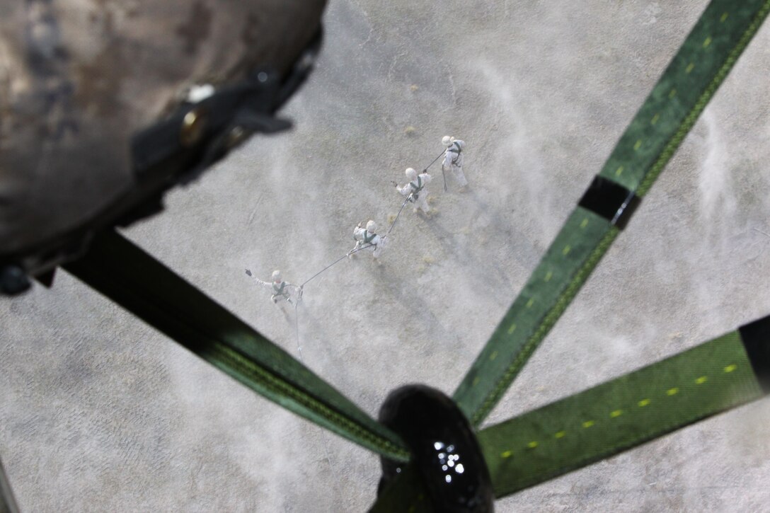 HMH-464, 2nd Recon perform spy rigging