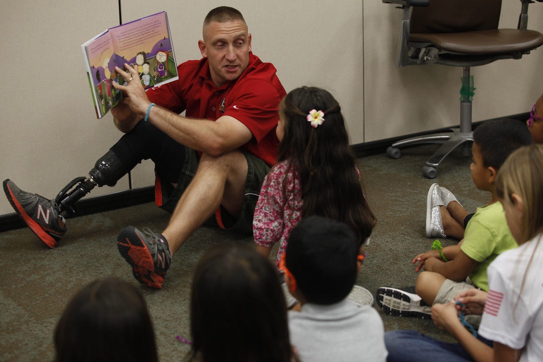 Wounded Warrior reads story about being different