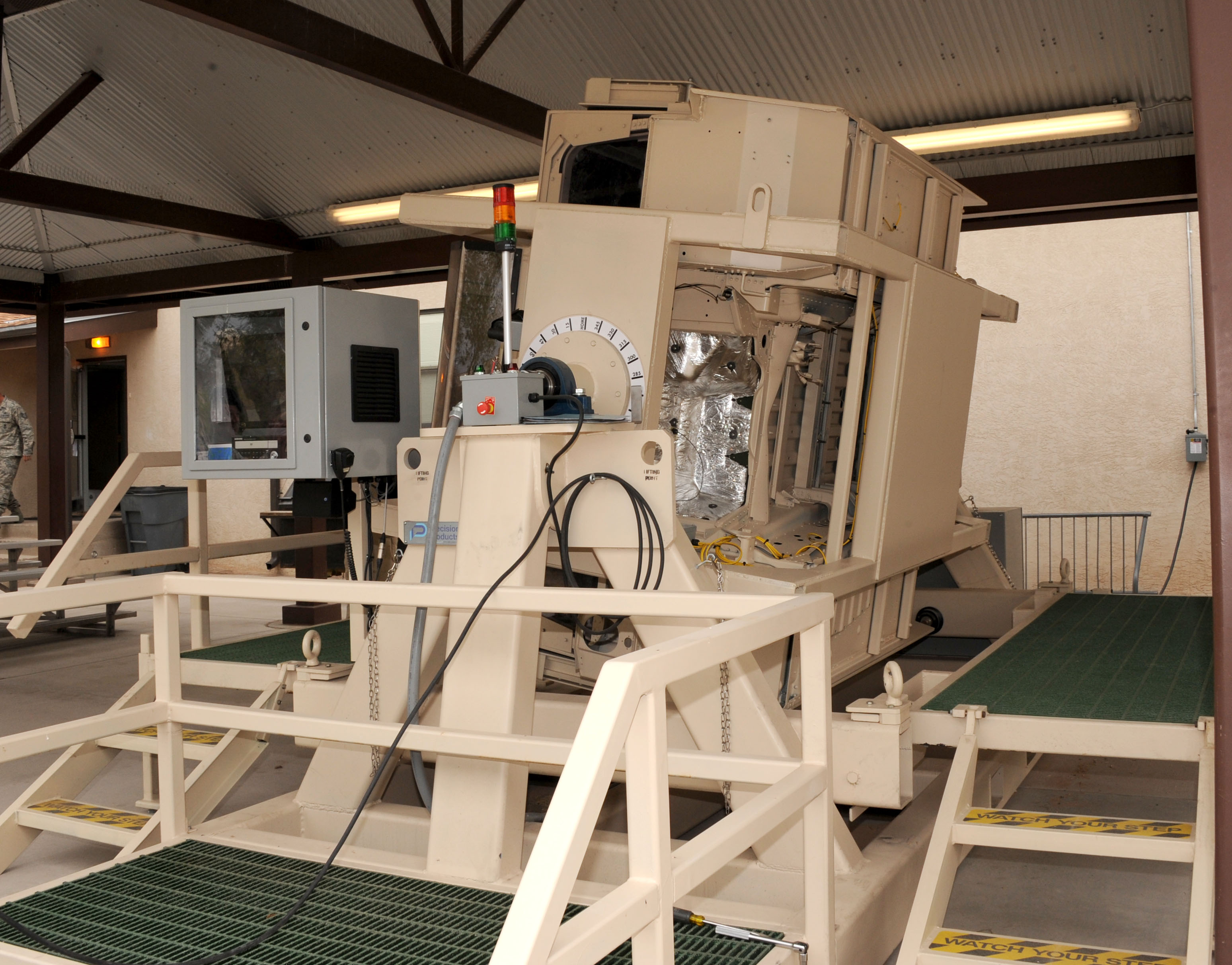 Humvee simulator teaches Airmen valuable driving techniques > Kirtland ...