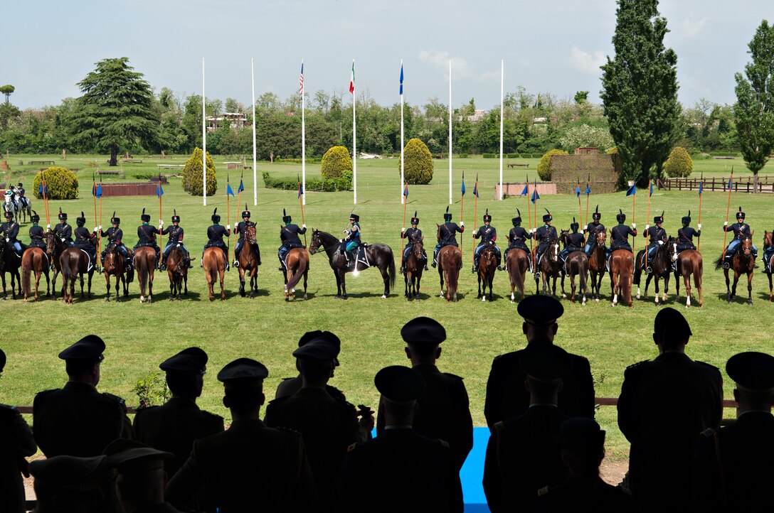 U.S. Army Chief of Staff Gen. Ray Odierno and Italian army officers ...