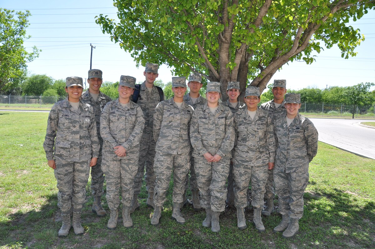 433rd Airlift Wing welcomes newcomers > 433rd Airlift Wing > Article ...