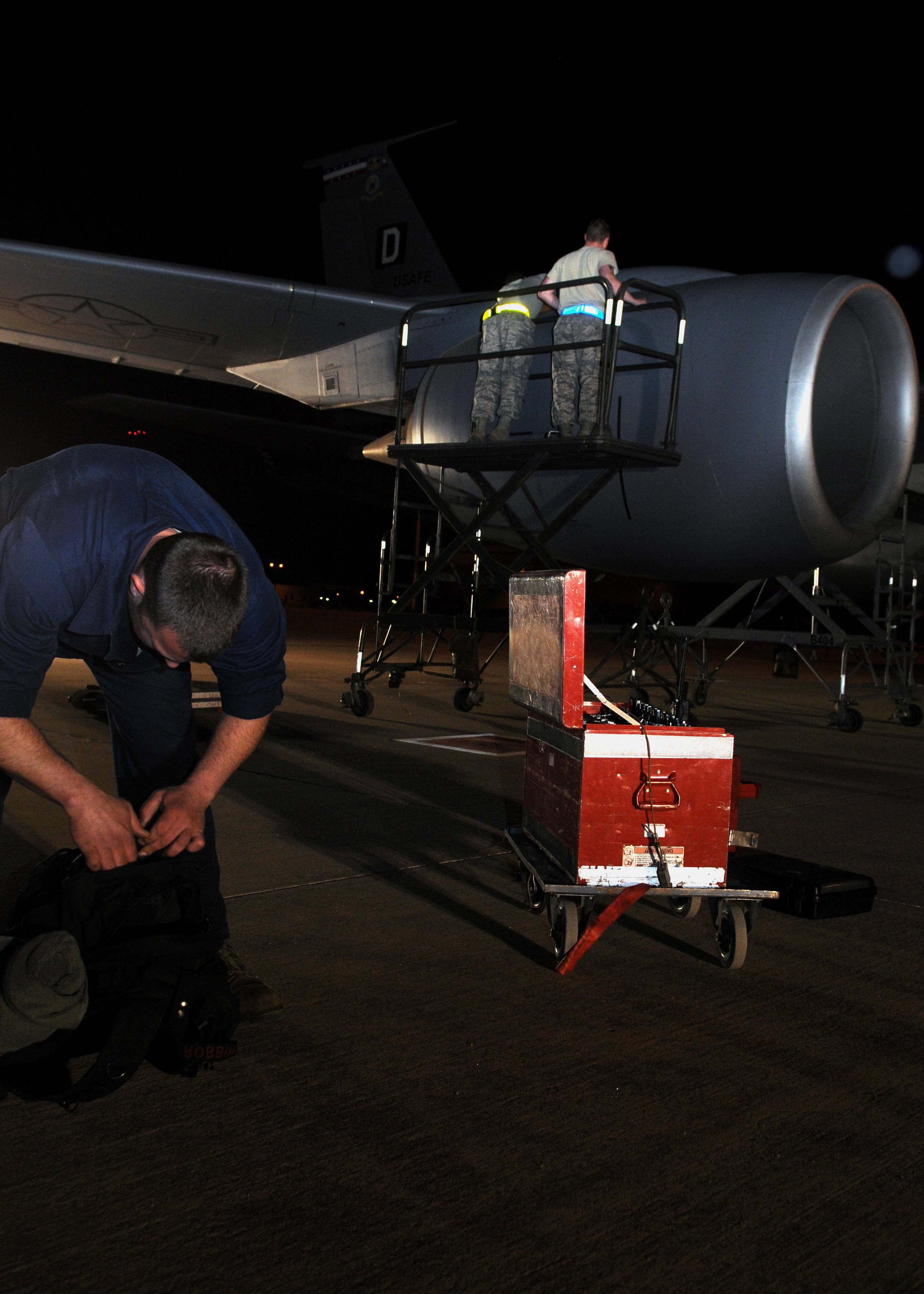 Stratotanker returns to sun-split clouds after engine swap > U.S. Air ...