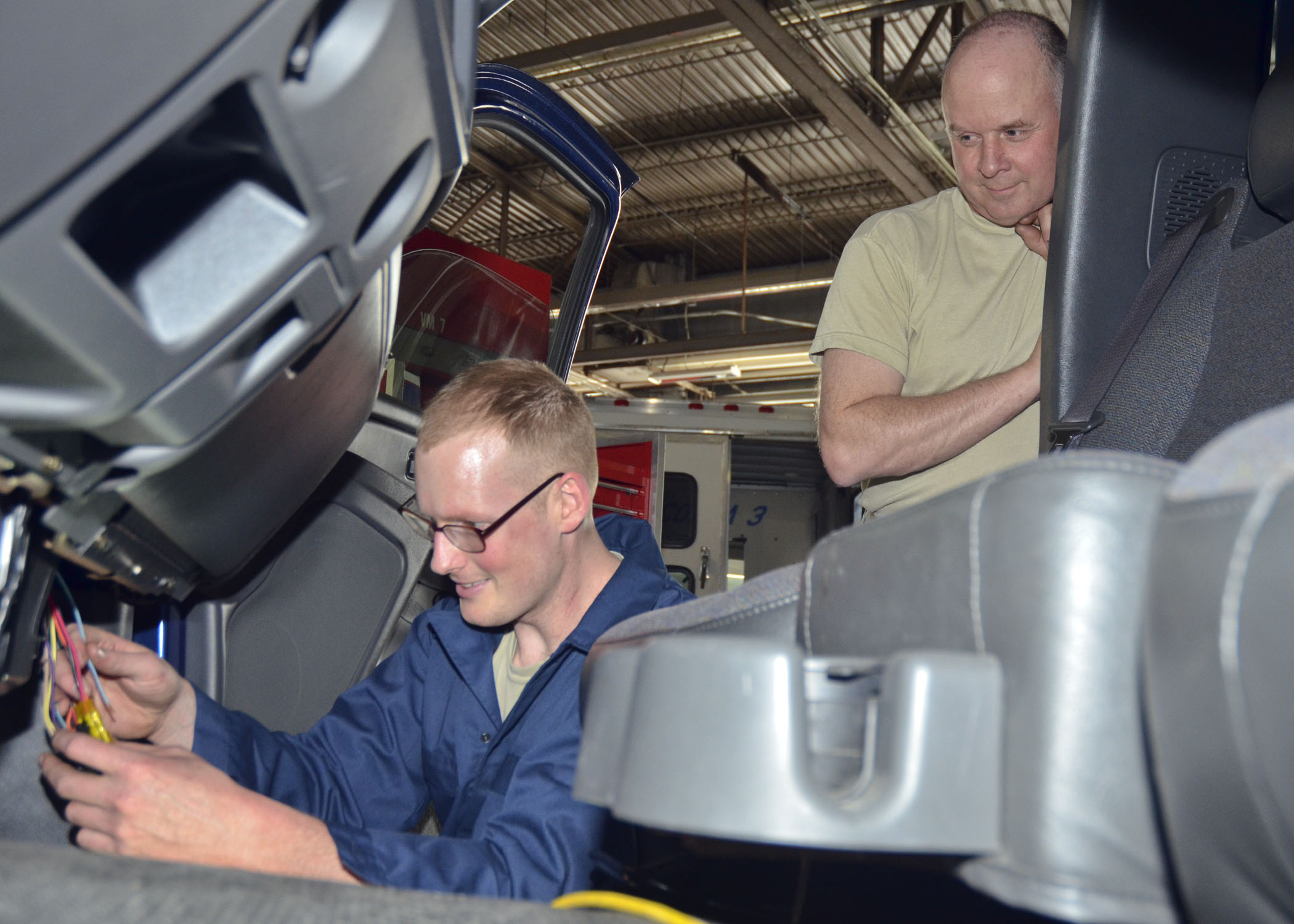 Air Guard mechanics live total force integration > 131st Bomb Wing ...
