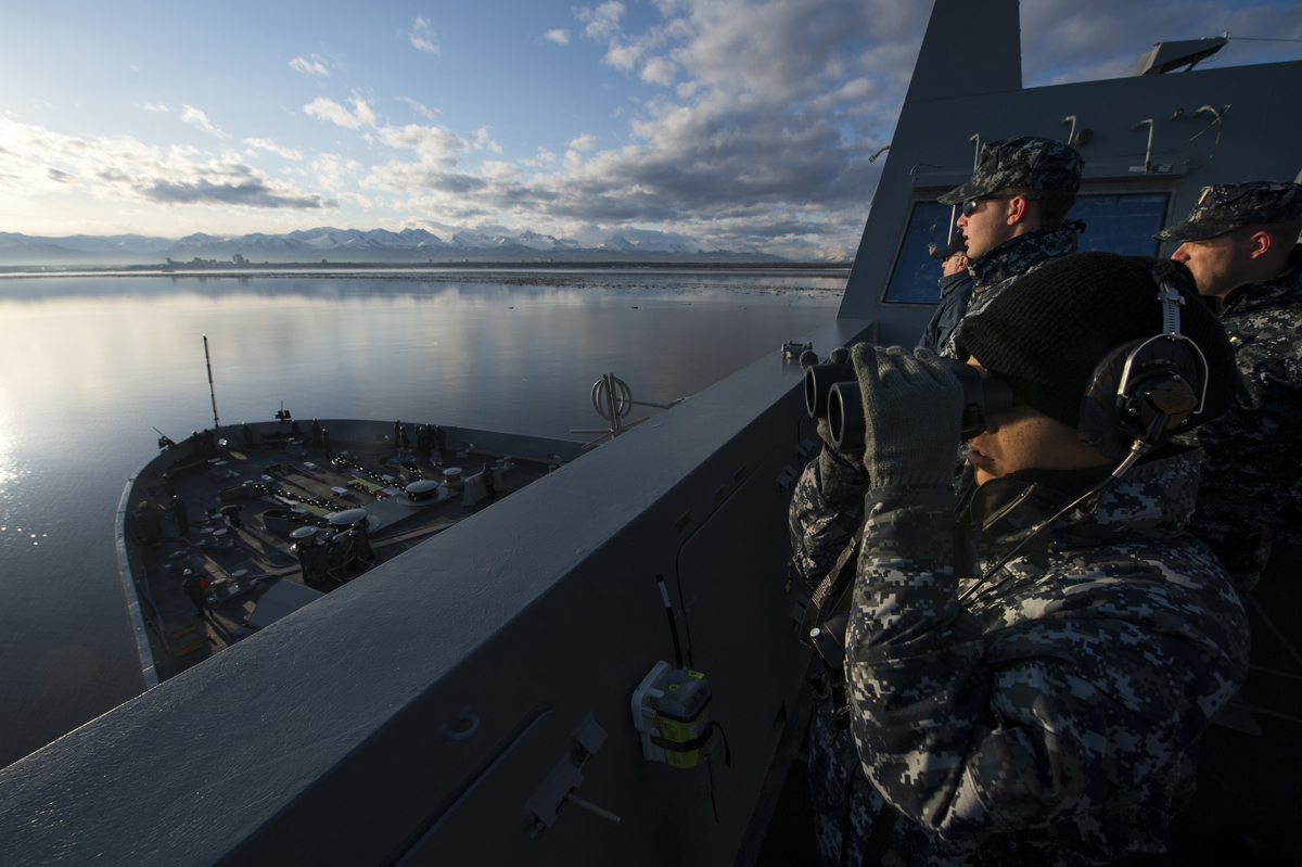 USS Anchorage commissioned amidst falling snow