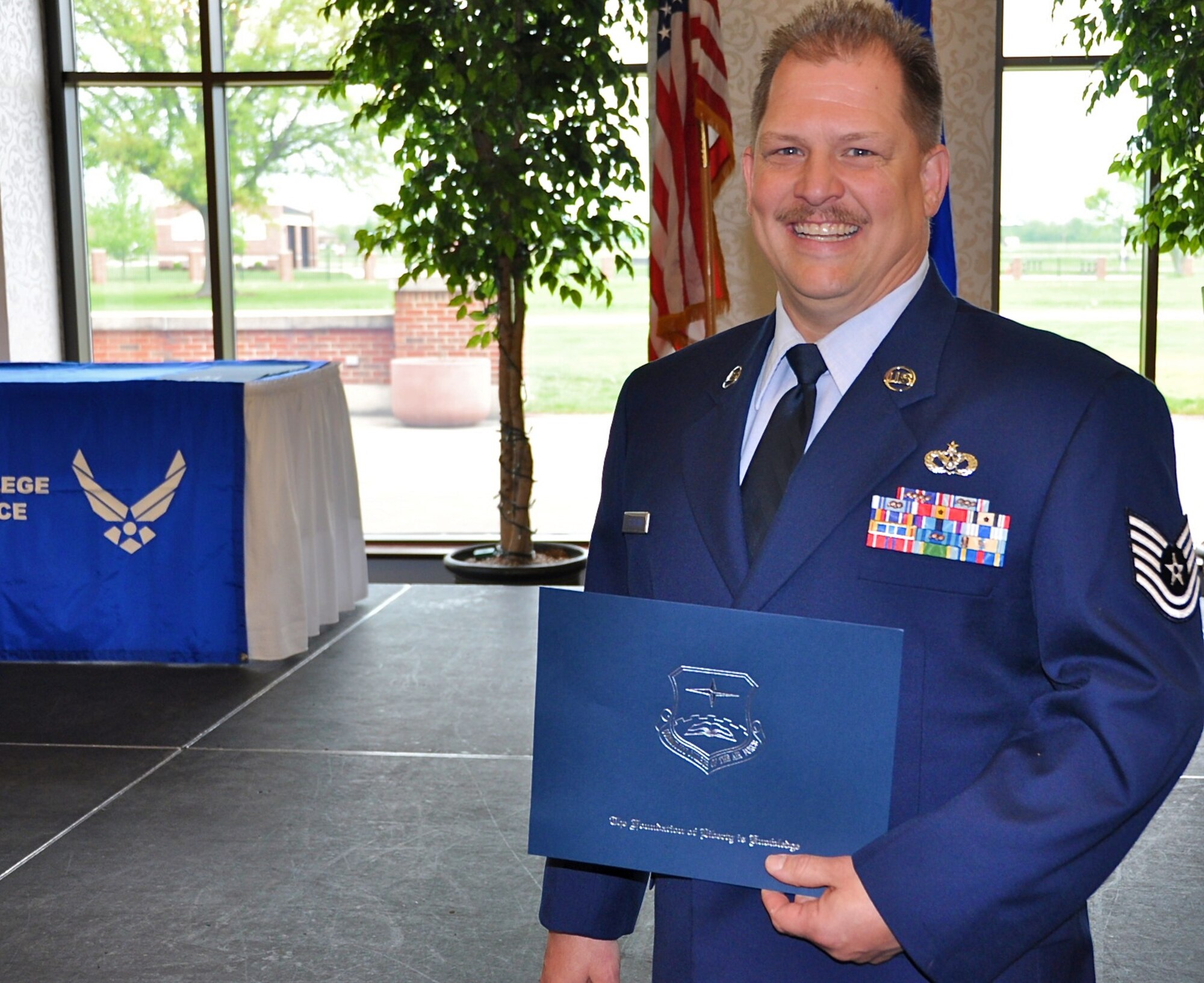 Civil Engineer NCO earns CCAF degree > 932nd Airlift Wing > Article Display