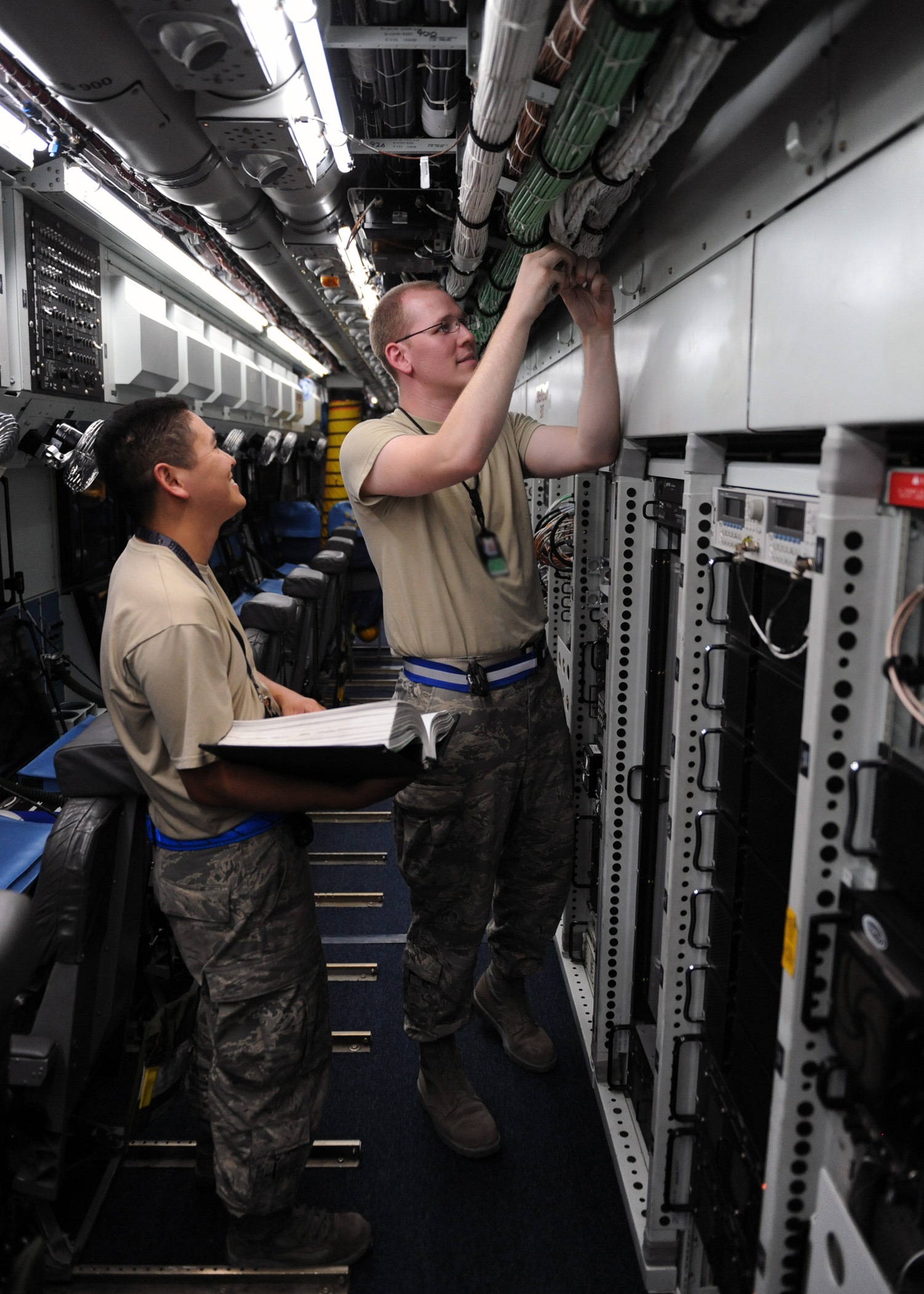 Operational cyber warriors maintain information systems > U.S. Air ...