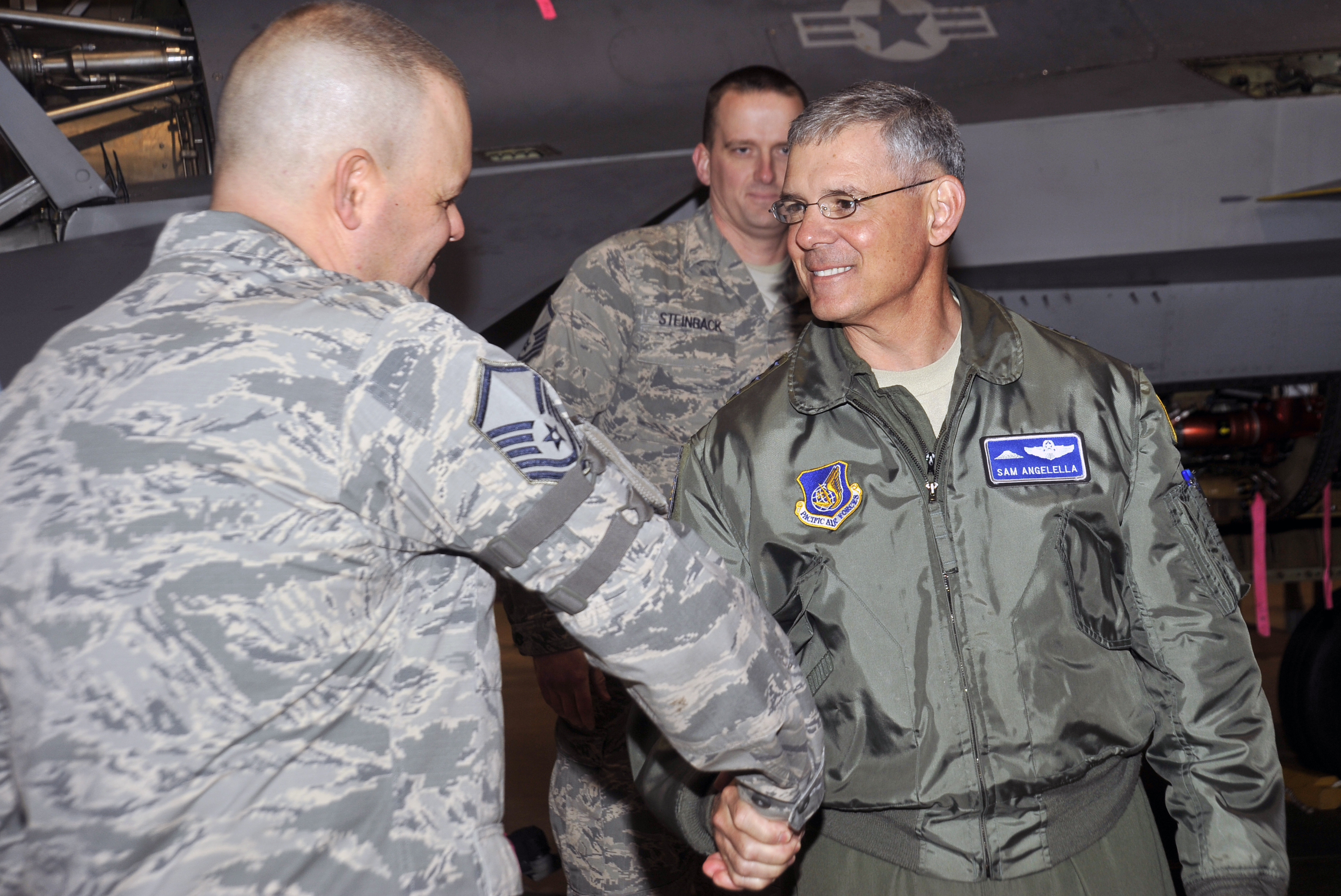 USFJ, 5 AF commander pays visit to Misawa