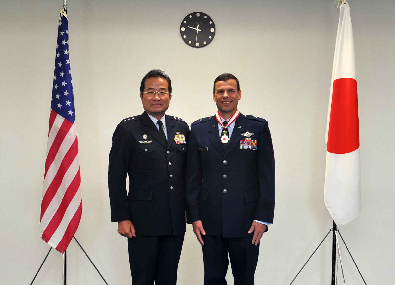 18th Wing commander presented Order of the Rising Sun > Pacific Air ...