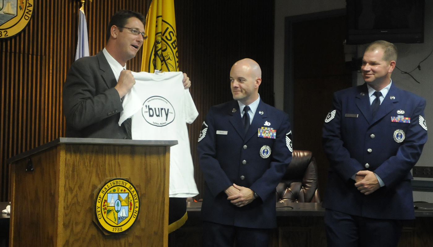 Recruiters find key to success > Air Mobility Command > Article Display