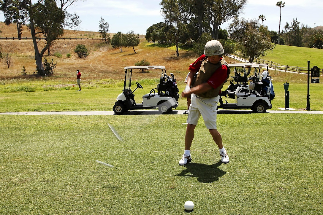 Commanding General tees off with guests