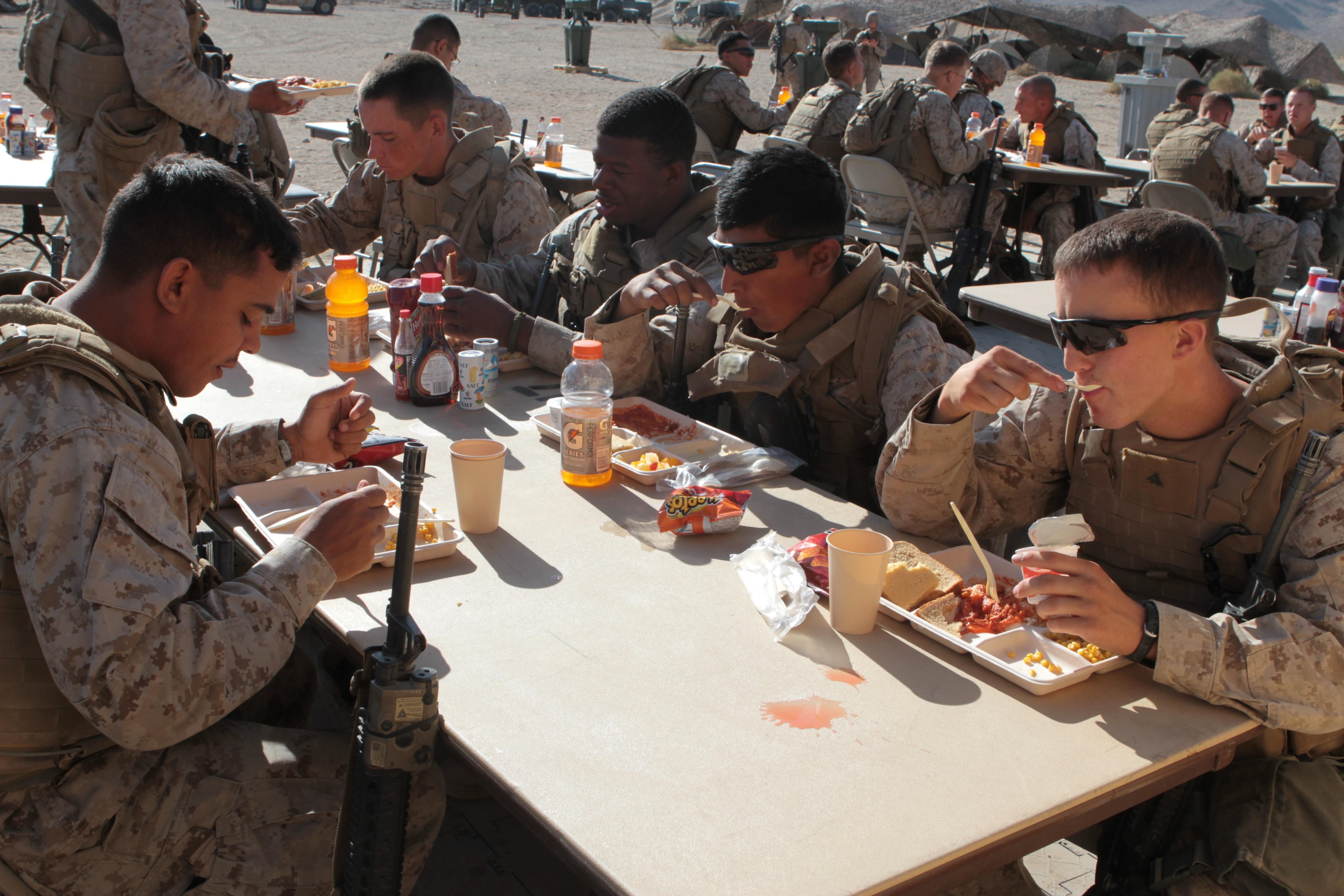 Food service Marines go above and beyond in Desert Scimitar > 1st ...