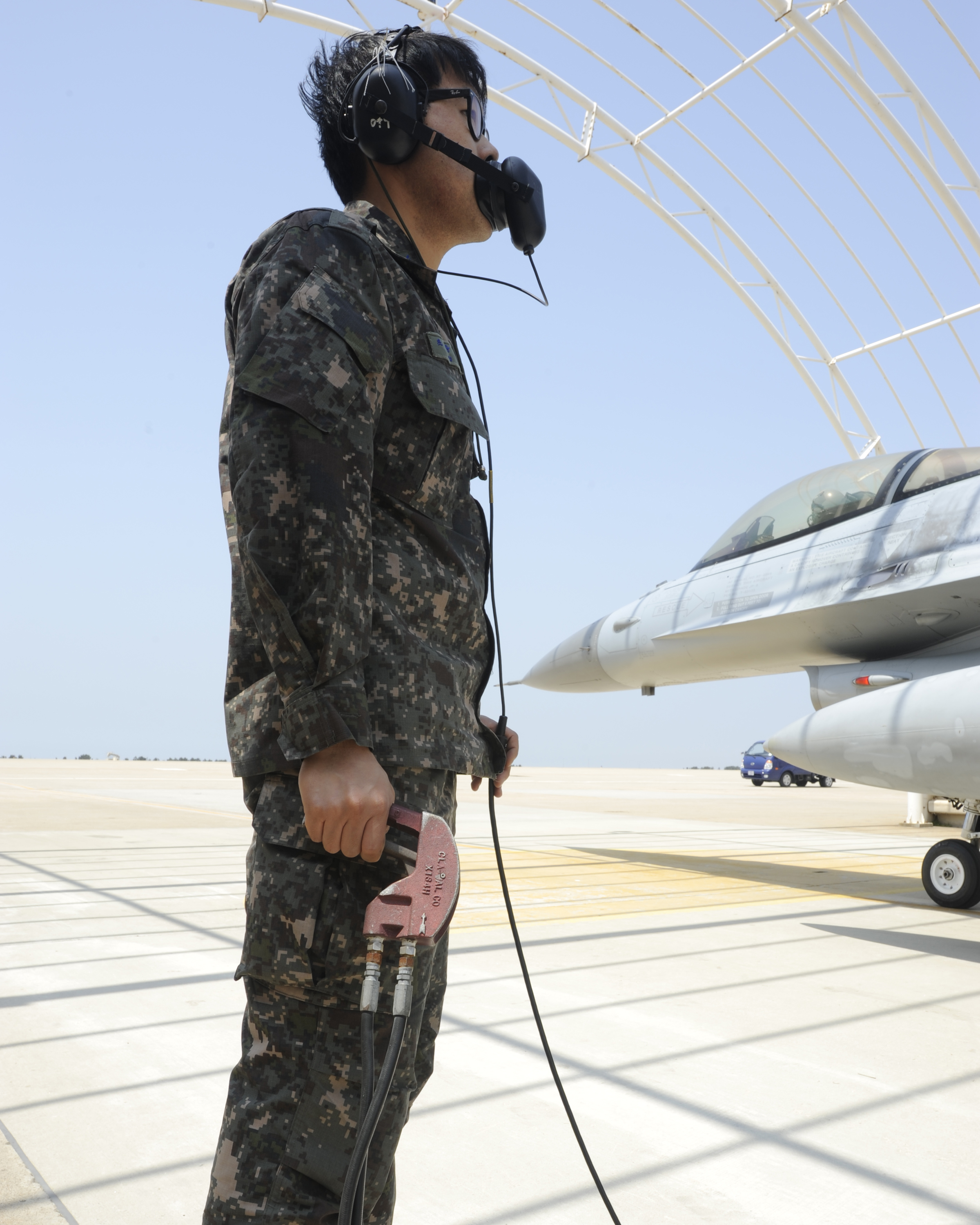 ROKAF maintainers train with 8th LRS during hot pit refueling > Kunsan ...