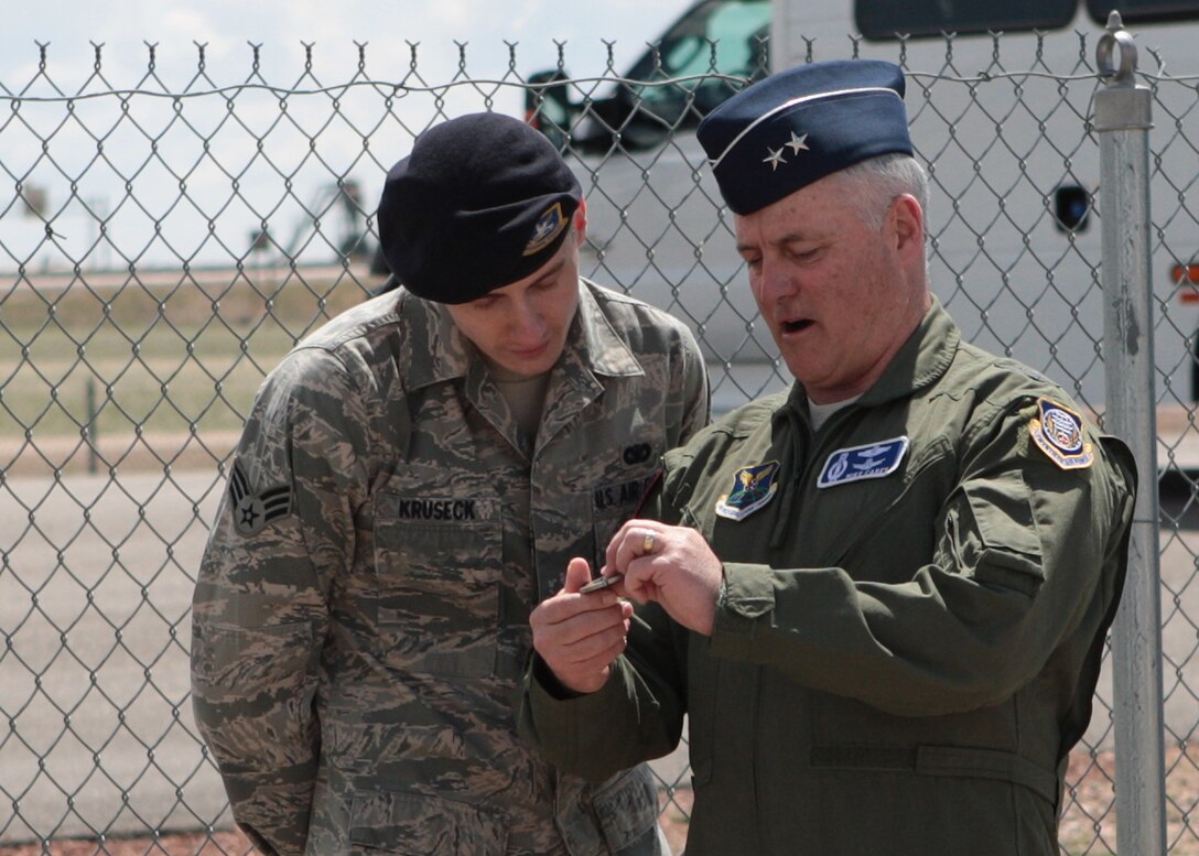 Maj. Gen. Carey visit