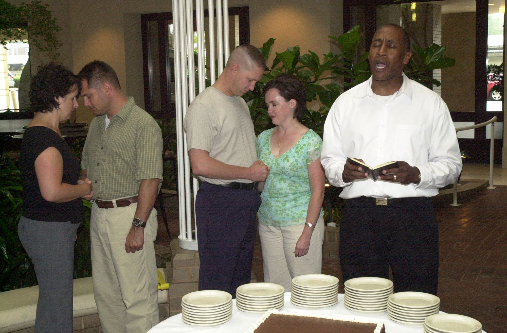 Guard couples strengthen their marriages at "Strong Bonds" seminar ...