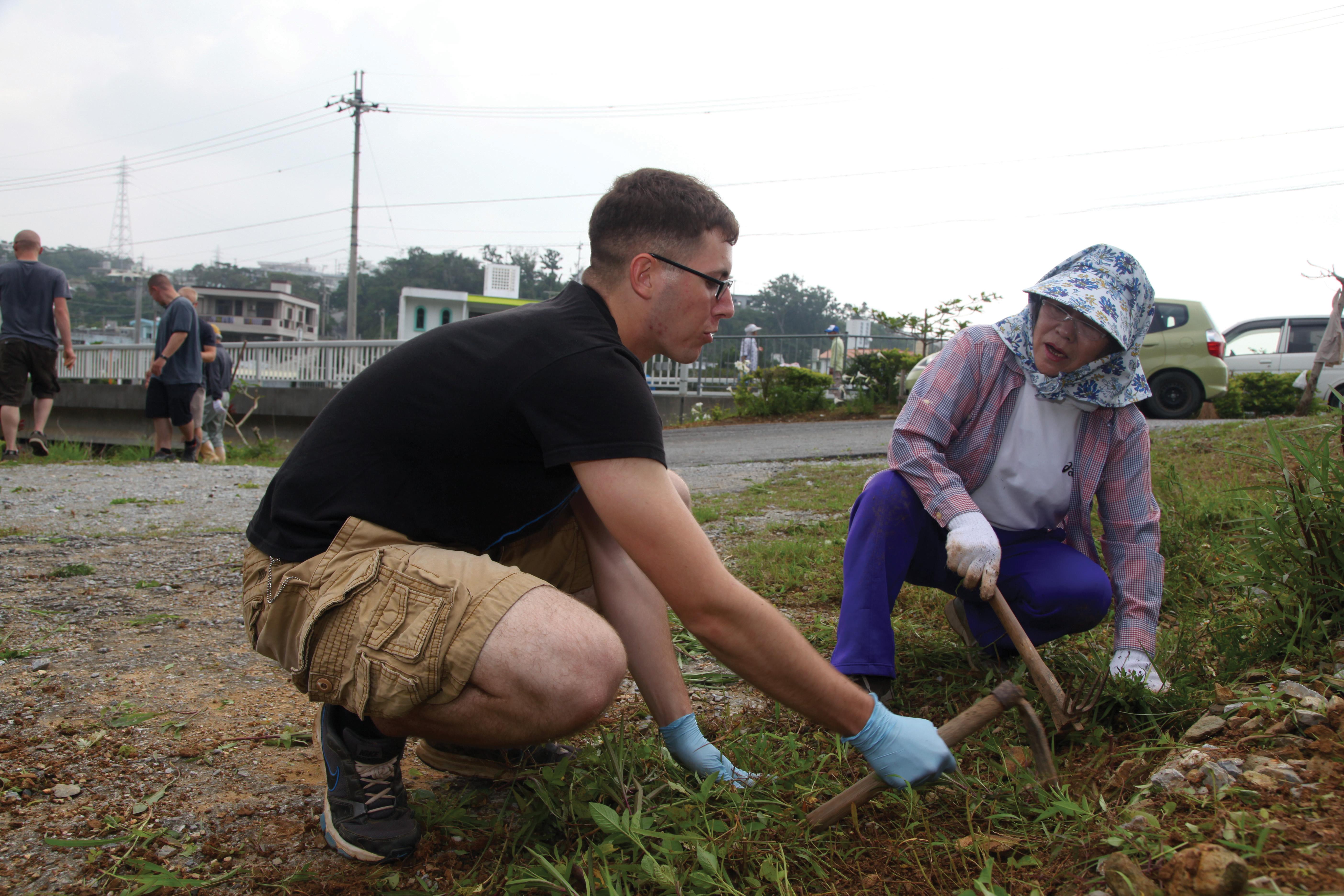 Community members, Marines clean up for dragon boat race > Marine Corps ...