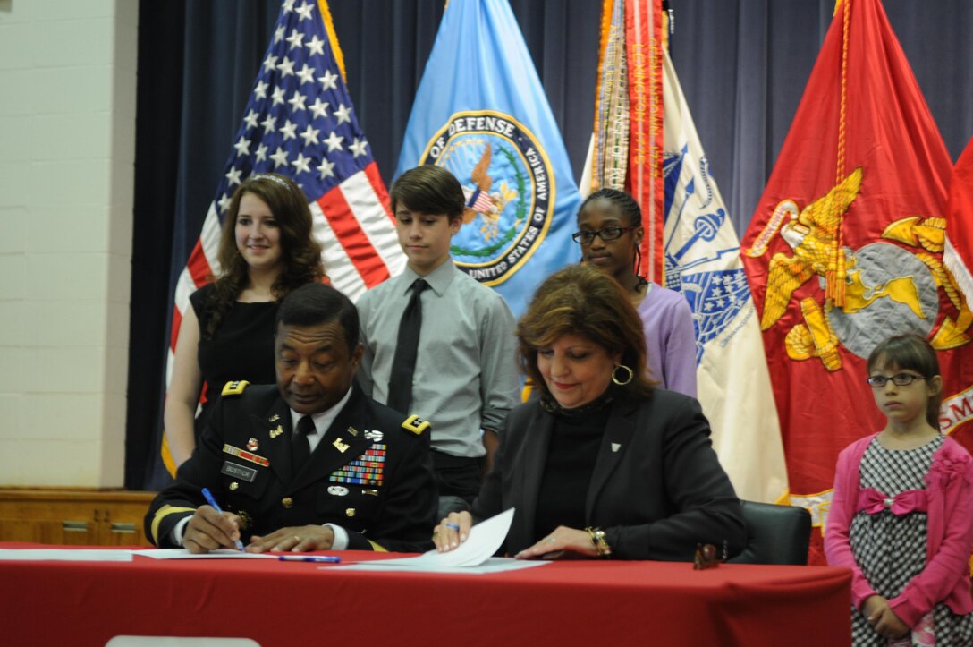 DODEA, Army Corps of Engineers announce STEM partnership at Ashurst