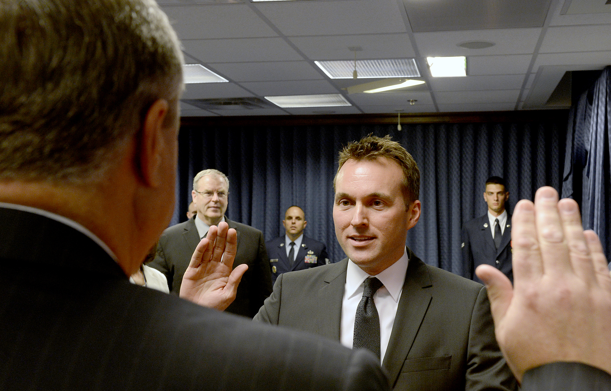 New under secretary of the Air Force is sworn in during formal ceremony ...